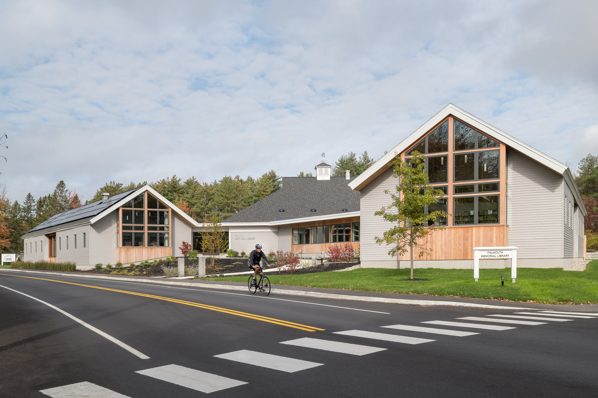 Gallery of Falmouth Memorial Library / Simons Architects - 6