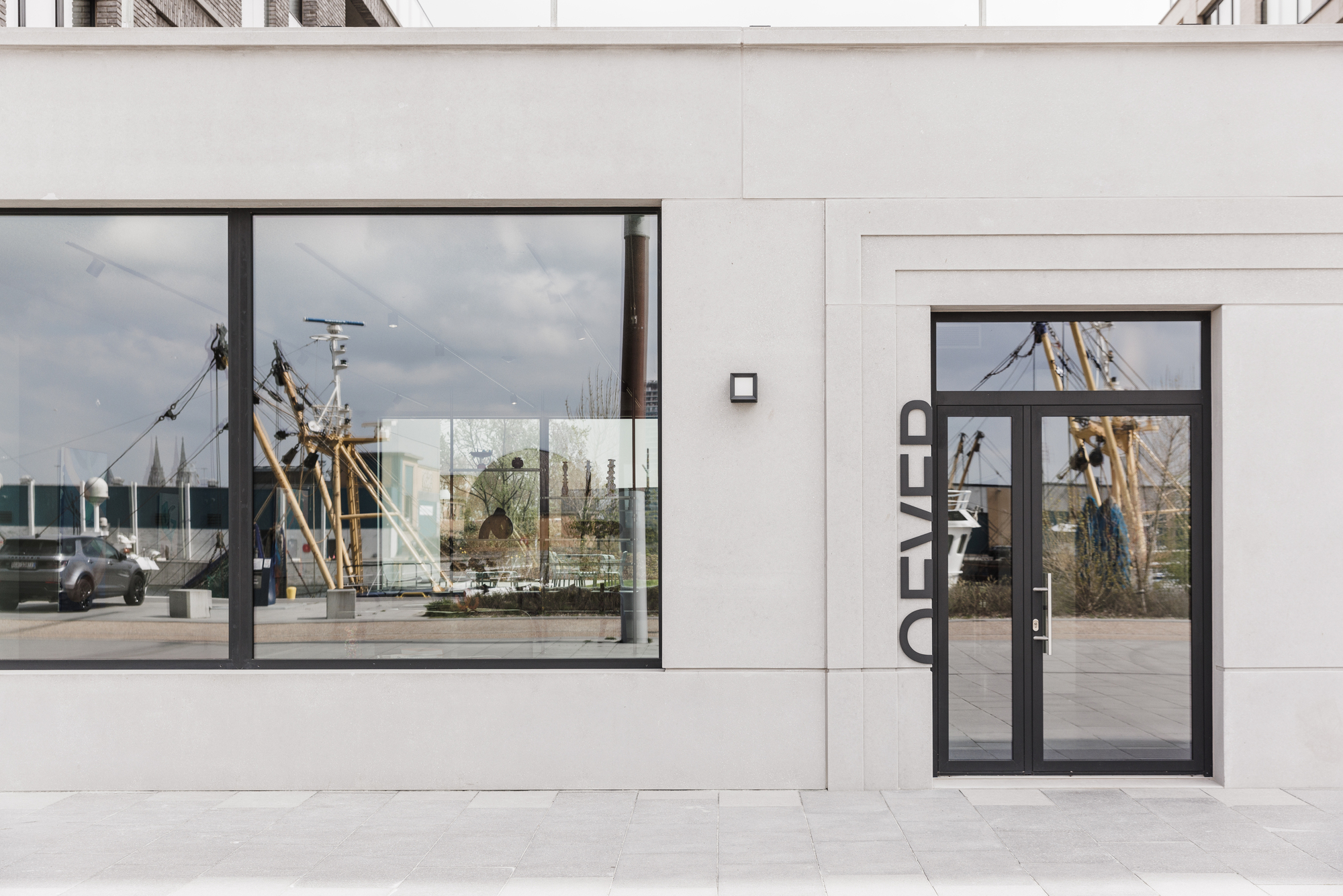 Gallery of Oever Gallery / 5AM - 22