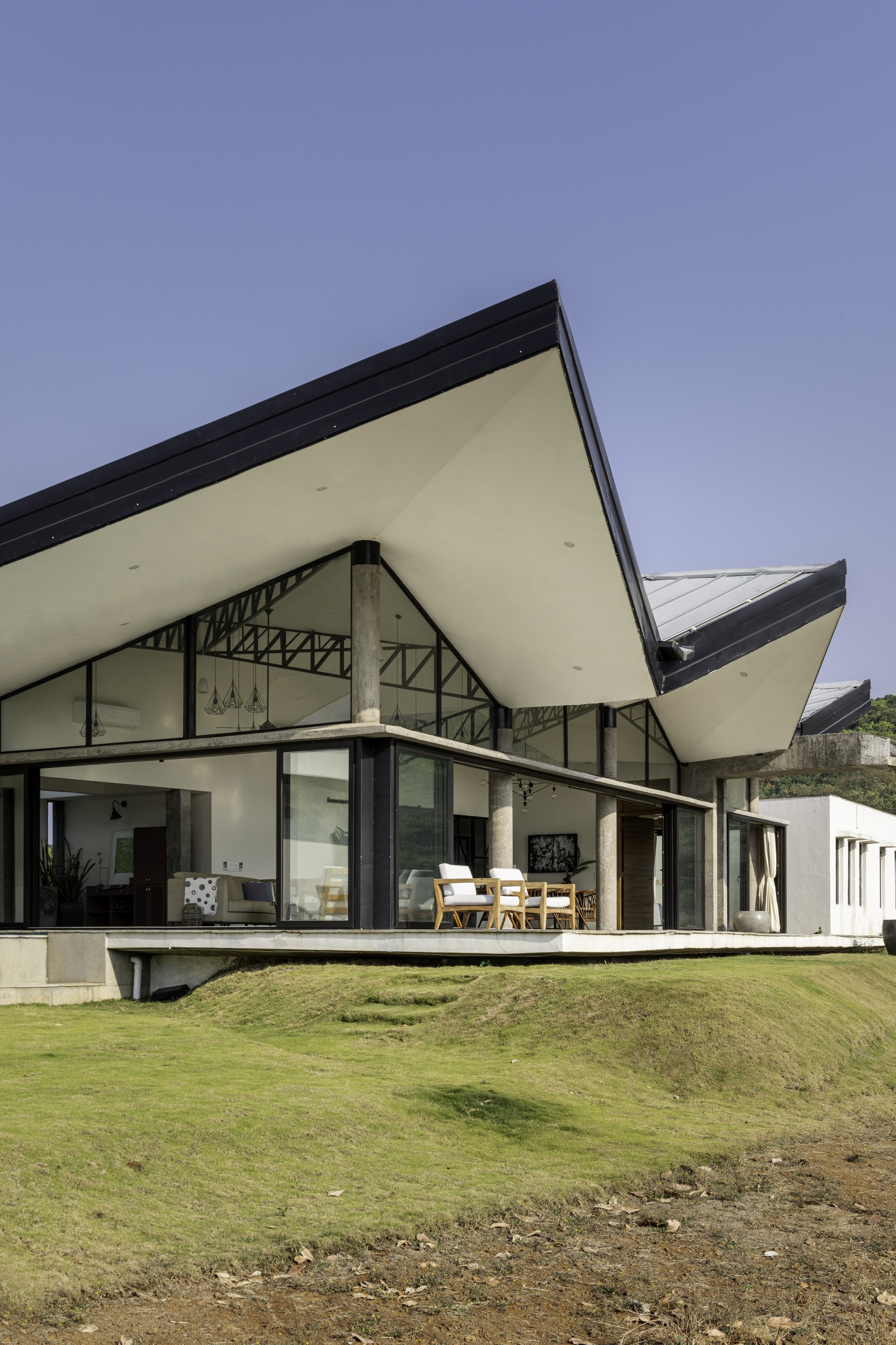 Gallery of Flying House / Studio LAB - 6