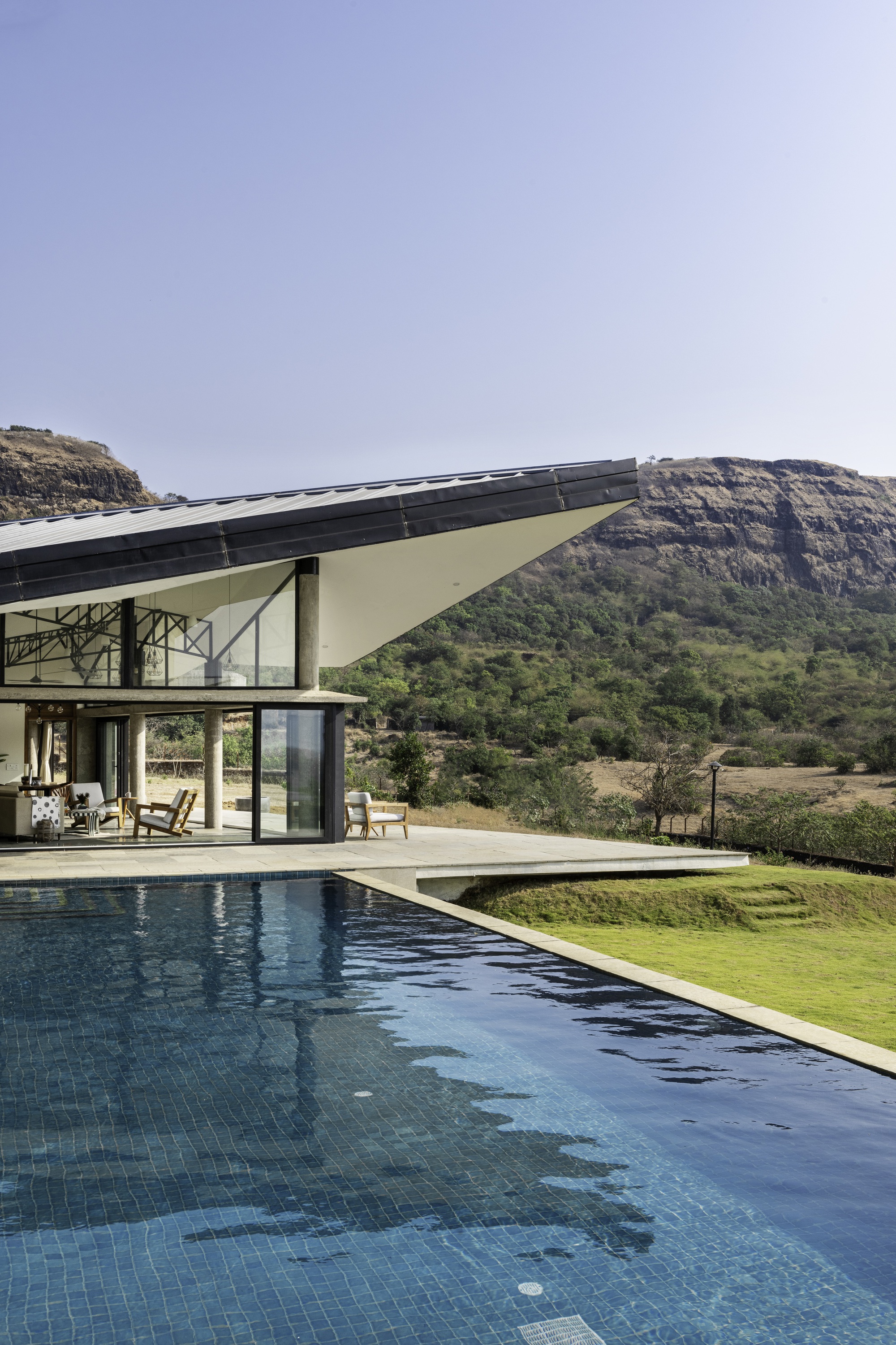 Gallery of Flying House / Studio LAB - 14