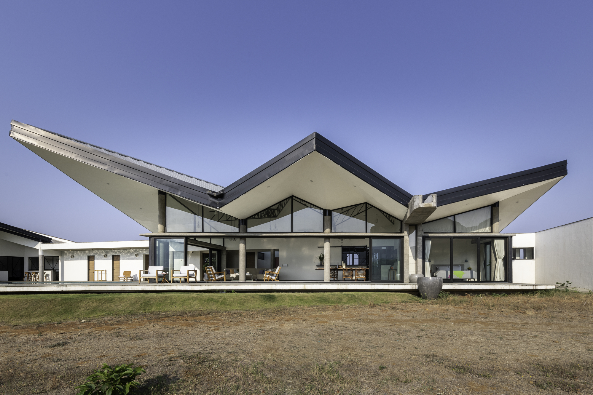 Gallery of Flying House / Studio LAB - 2