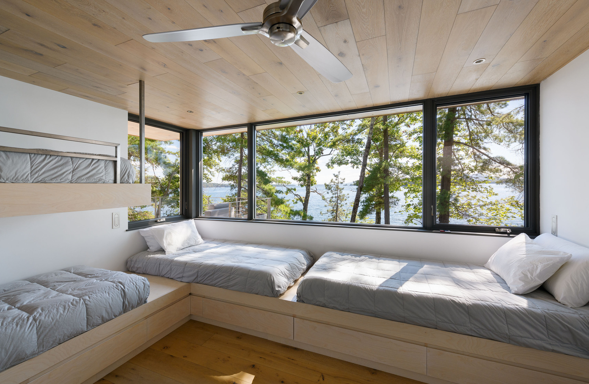 Gallery of Elevated Camp House / Murdough Design Architects - 16