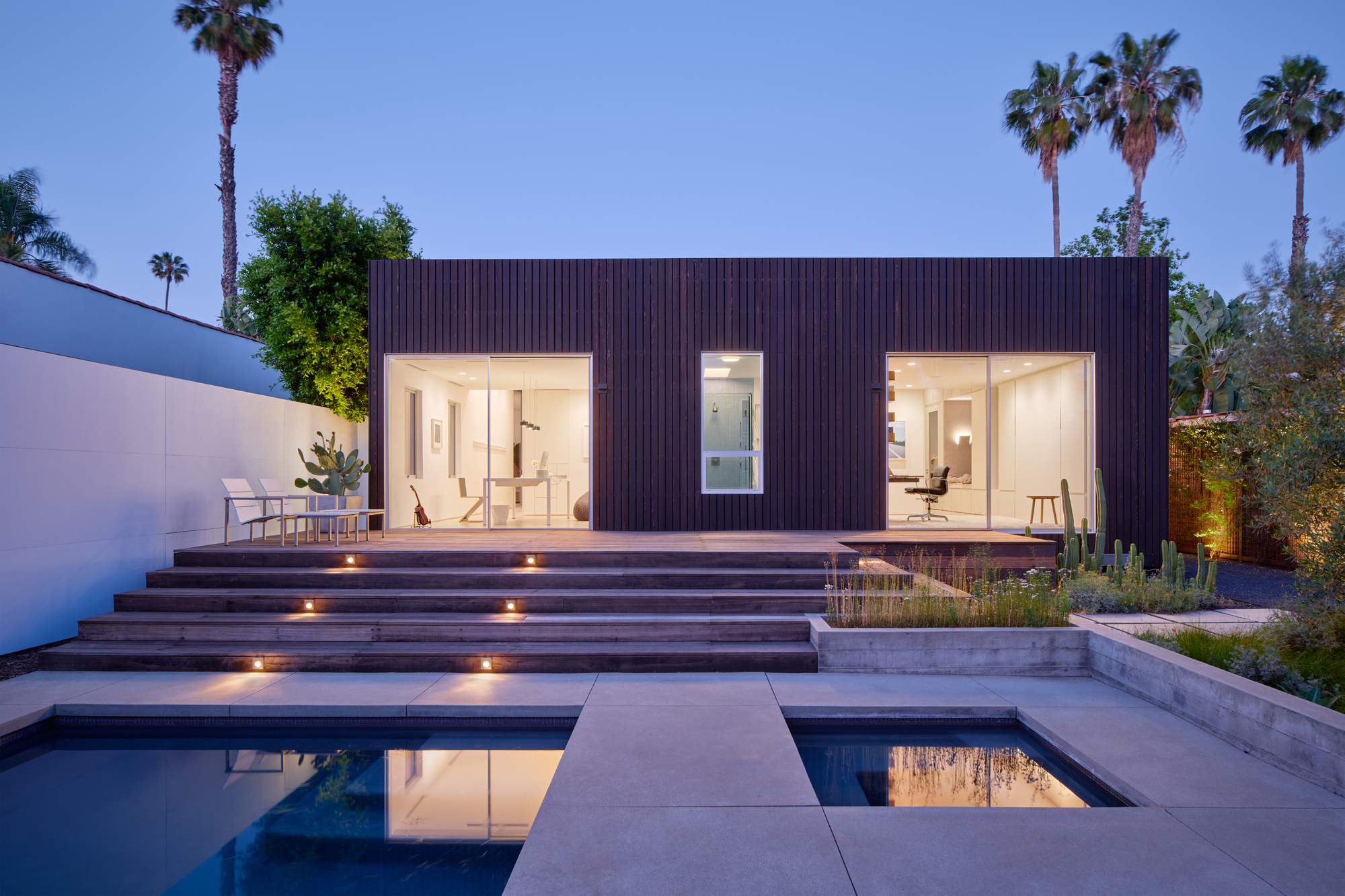 Gallery of Centered Home / aanda + HYCArch - 11