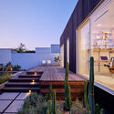 Centered Home / aanda + HYCArch | ArchDaily