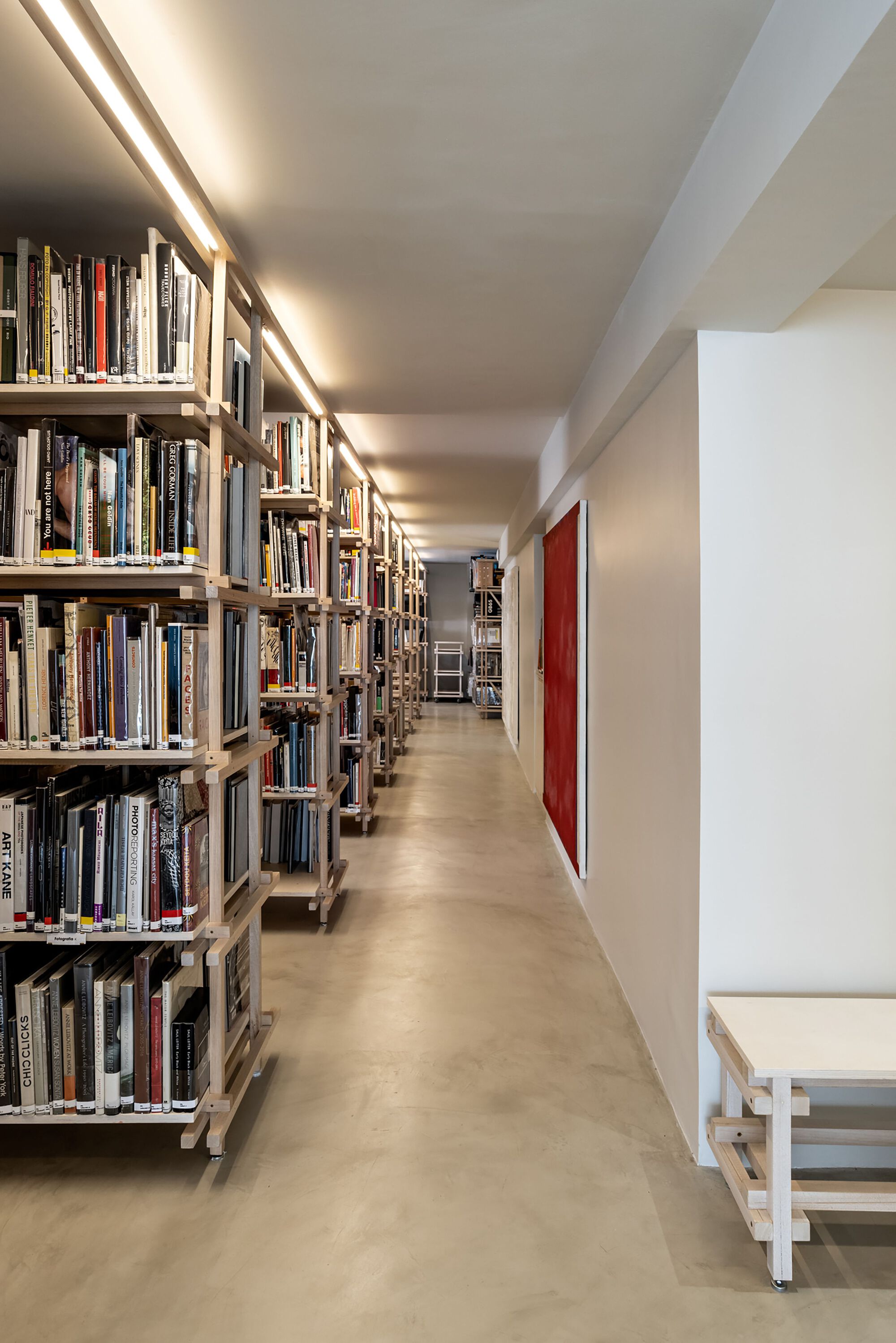 Gallery of Office & Library Space GB65 / Metro Arquitetos Associados - 17
