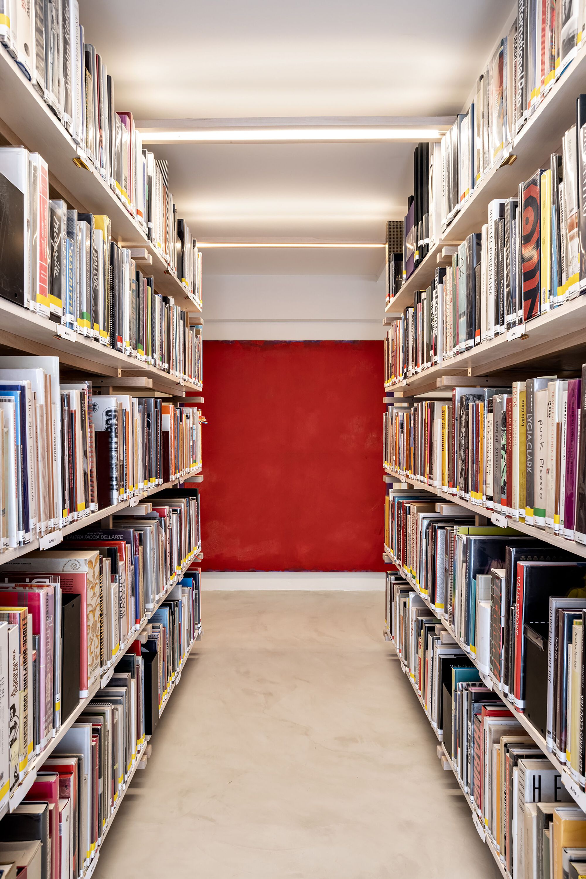 Gallery of Office & Library Space GB65 / Metro Arquitetos Associados - 19