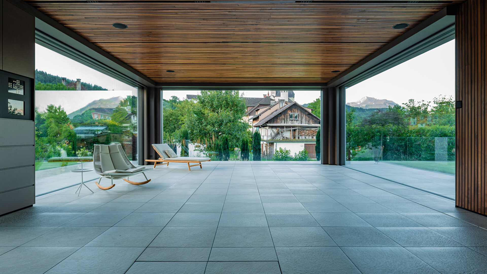 Gallery of Descending Window: The Window That Disappears Into The Floor - 8