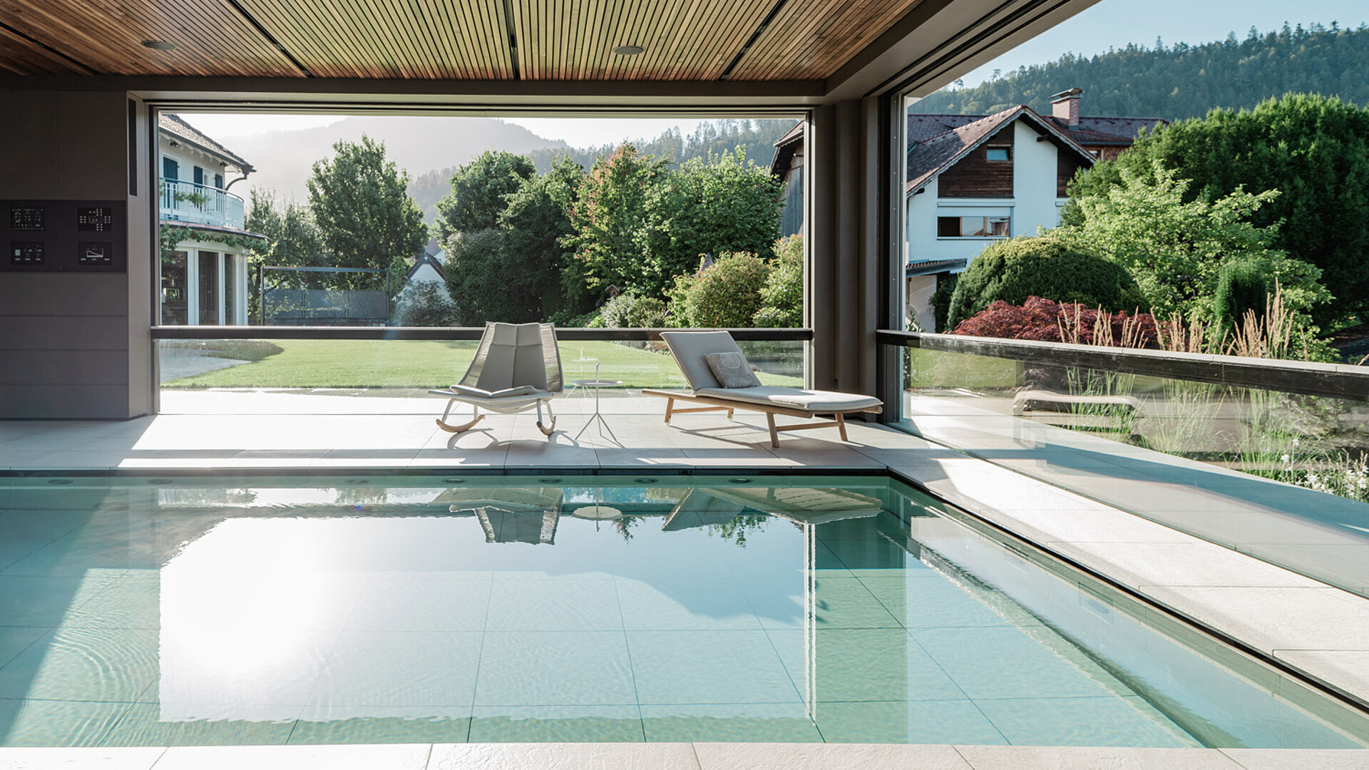 Gallery of Descending Window: The Window That Disappears Into The Floor - 3