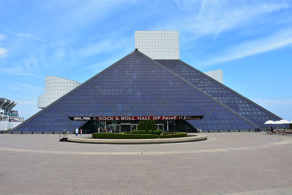 Gallery of 10 Contemporary Buildings Inspired by the Egyptian Pyramid ...