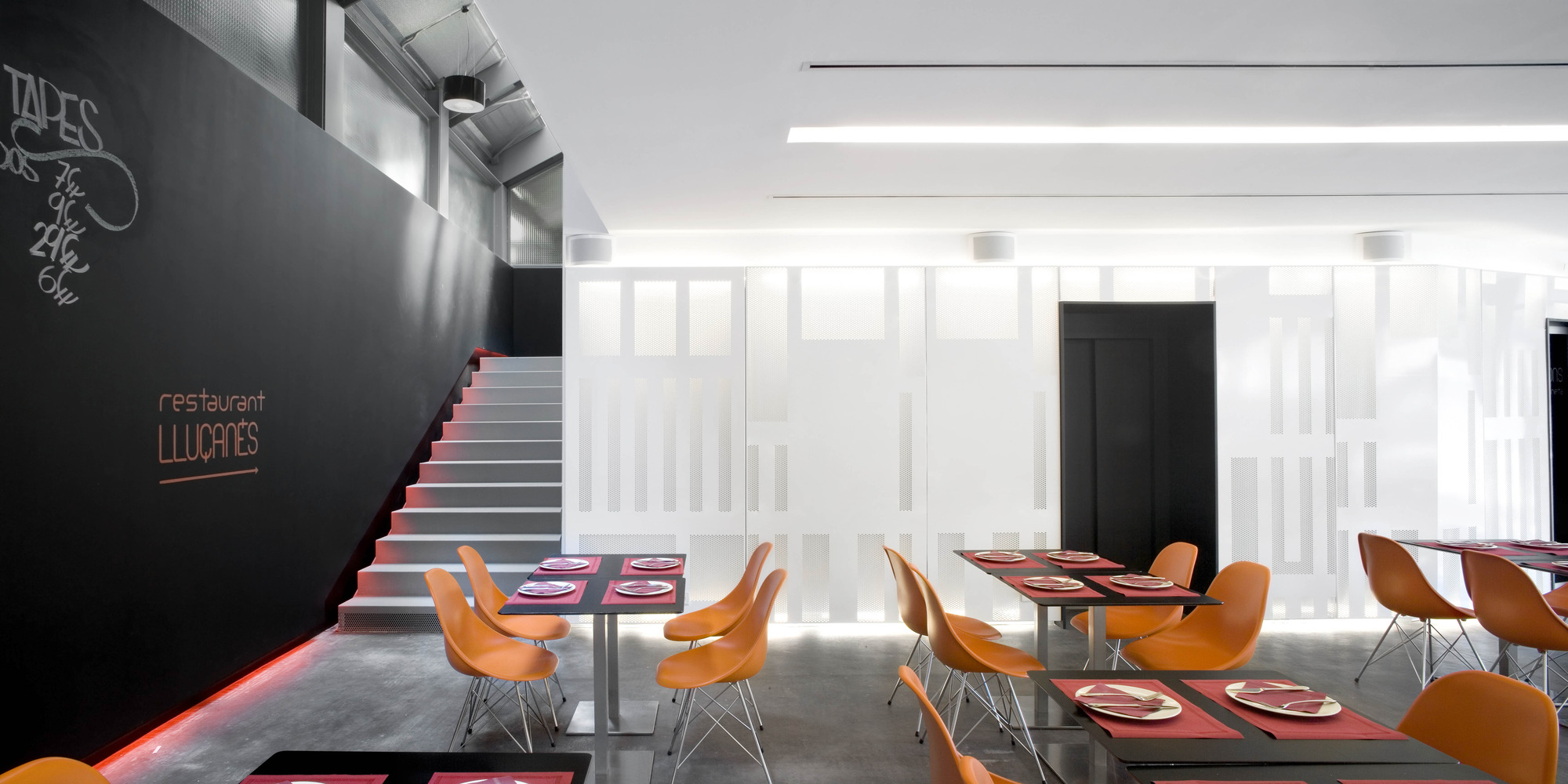 Gallery of Recipe for Success: The Architecture of Michelin Restaurants - 7