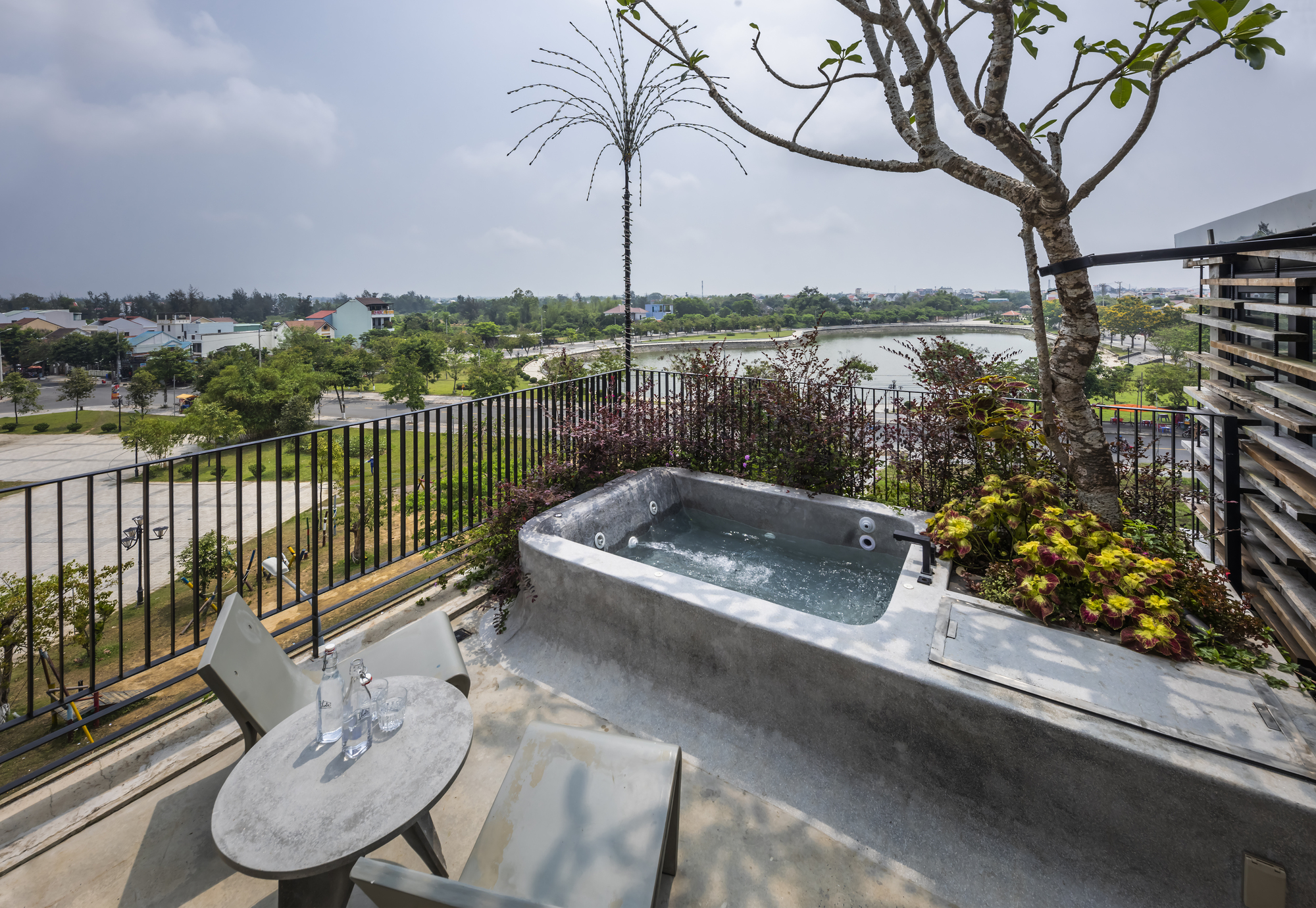 Galeria de Hotel Boutique Thalia / Ho Khue Architects - 16