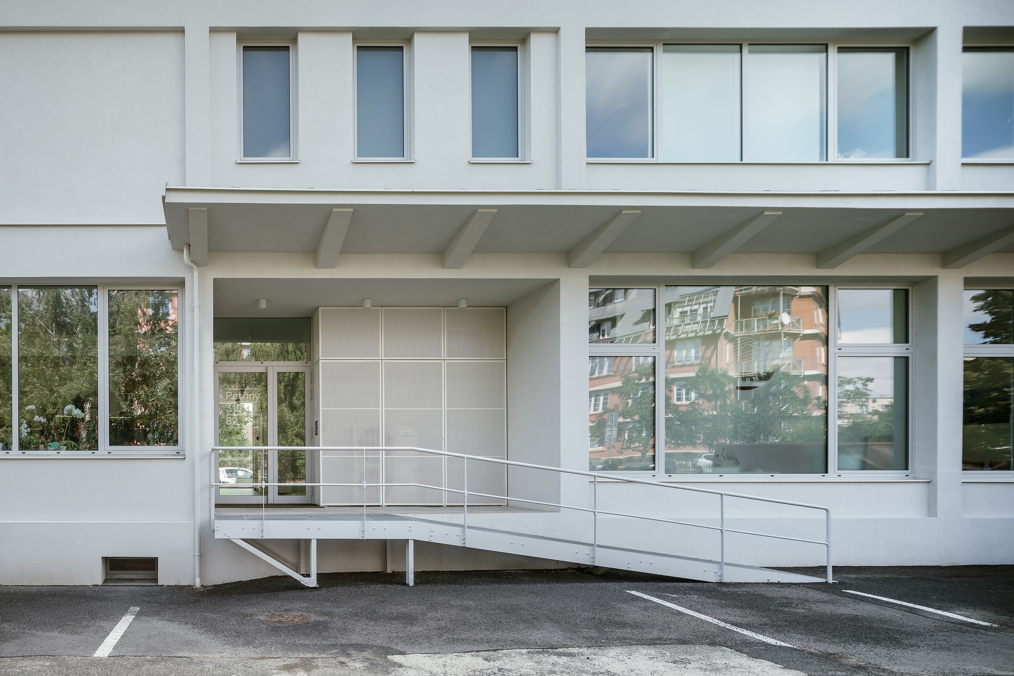 Gallery of Polyfunctional Building Petřiny82 / Lucie Němcová - 13