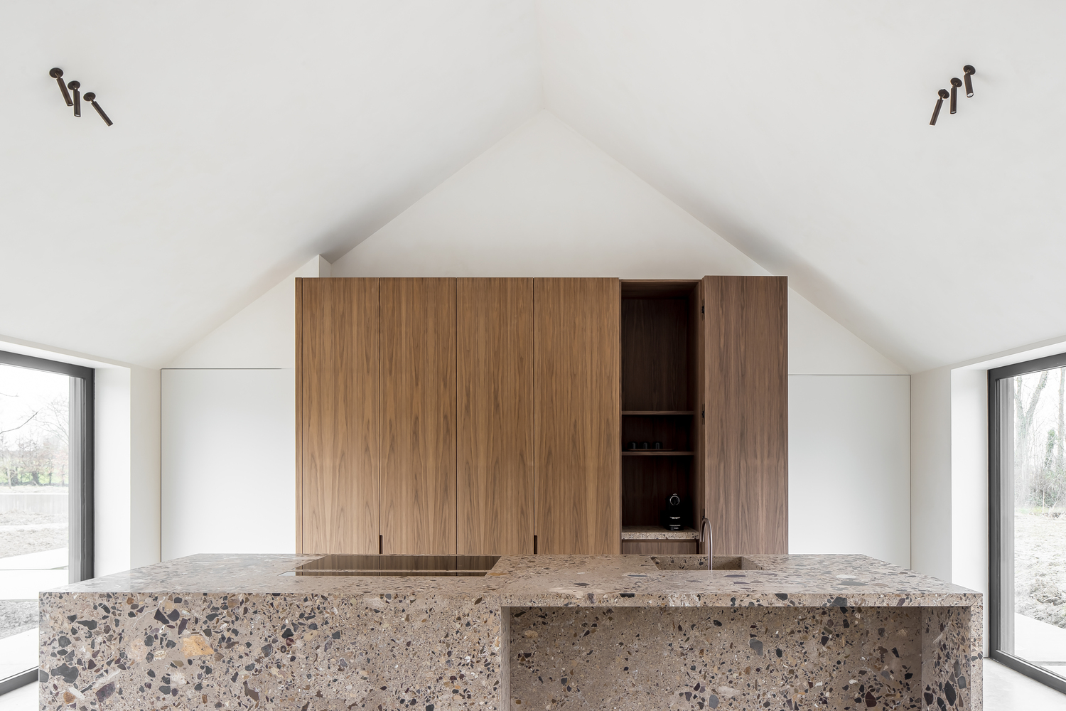 Gallery of New Headquarters of Moróro Outdoor Concepts / Minus Interior ...