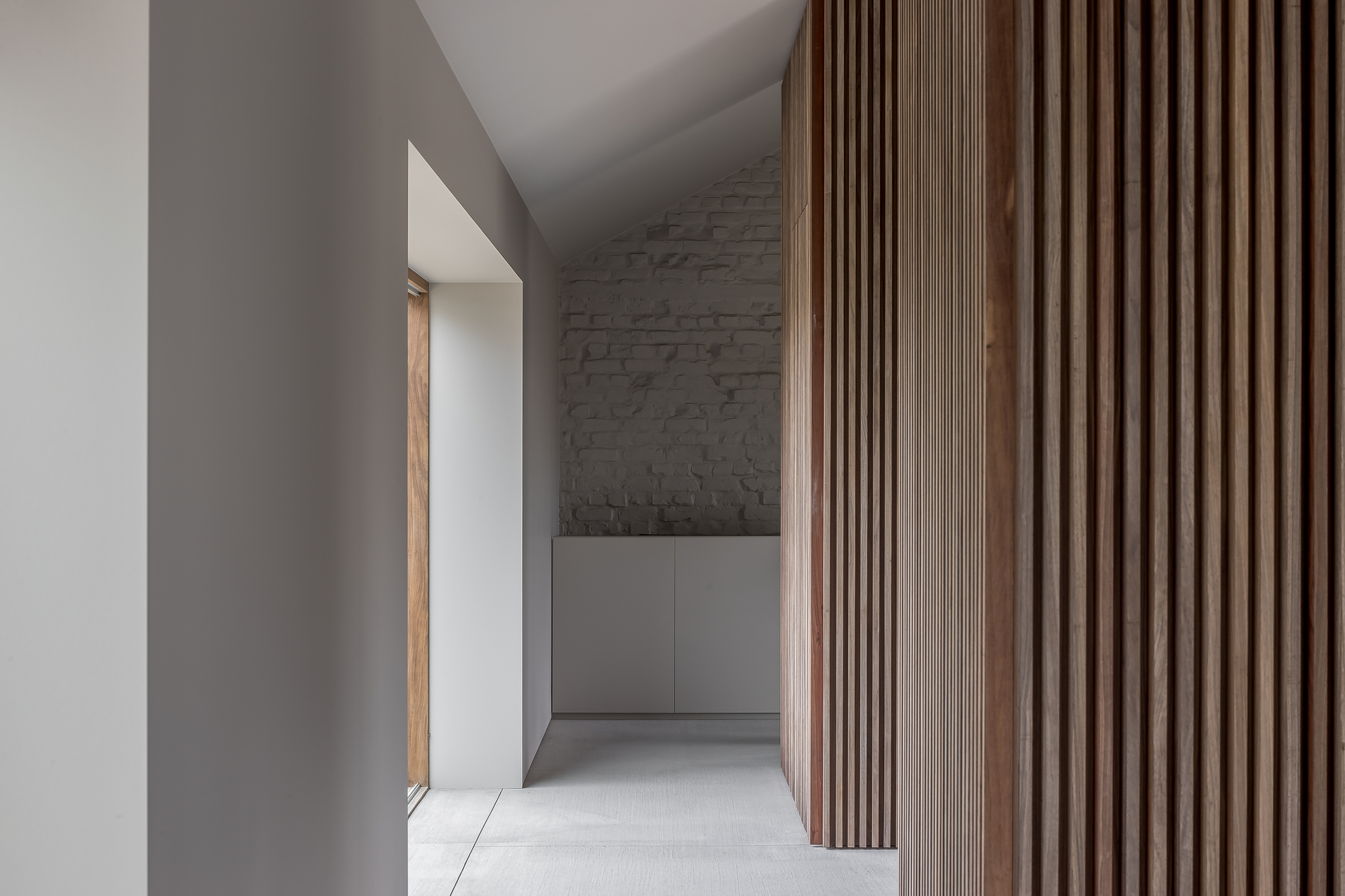 Gallery of New Headquarters of Moróro Outdoor Concepts / Minus Interior ...