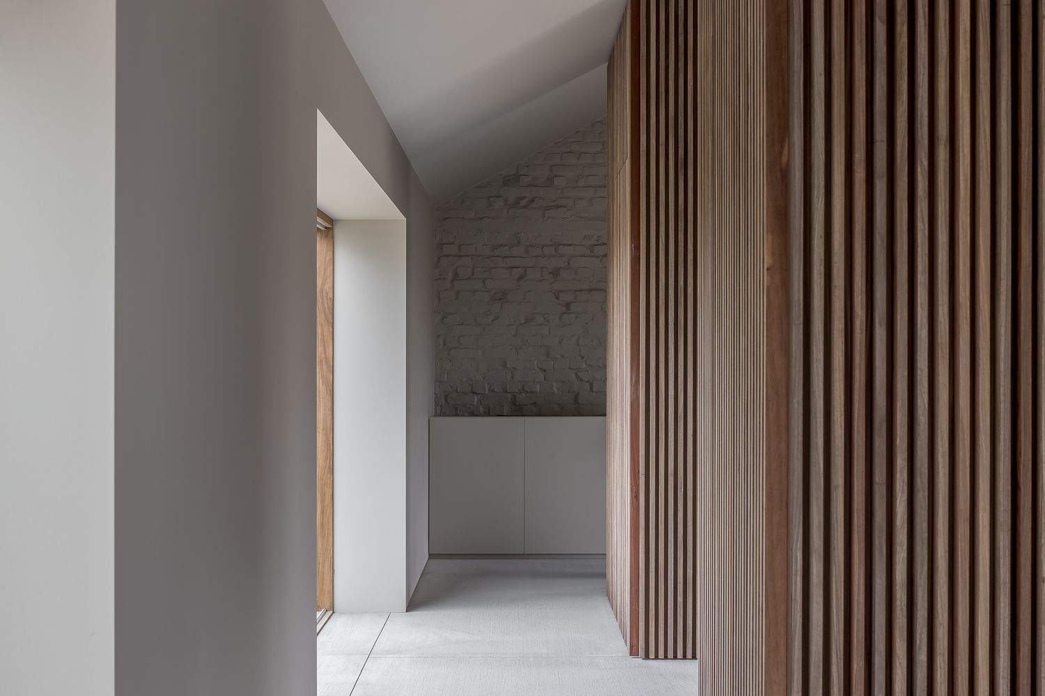 Gallery of New Headquarters of Moróro Outdoor Concepts / Minus Interior ...