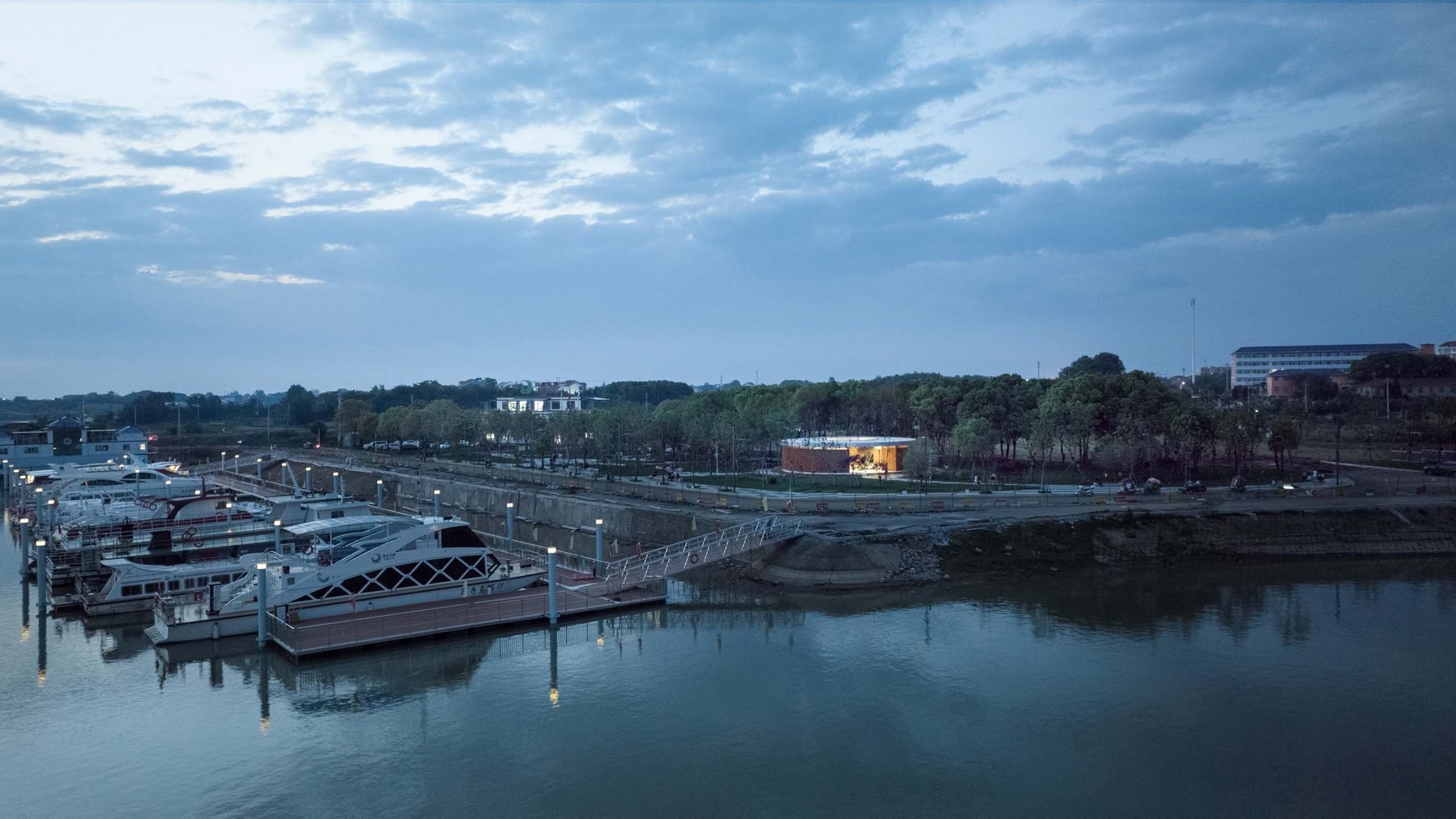 Galería de Baño público del Lago Liangzi / UP Architecture - 20