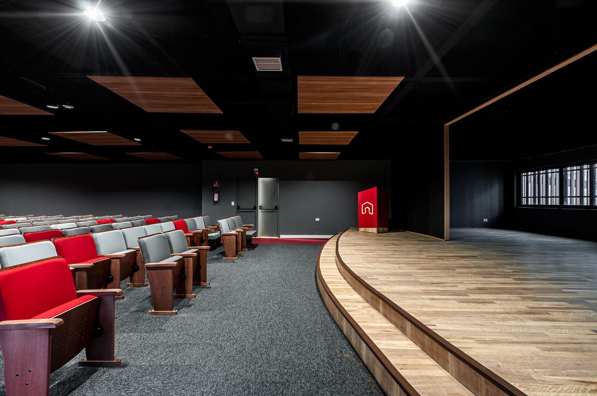 Galeria de Escola Red House Villa-Lobos / STUDIO DLUX - 19