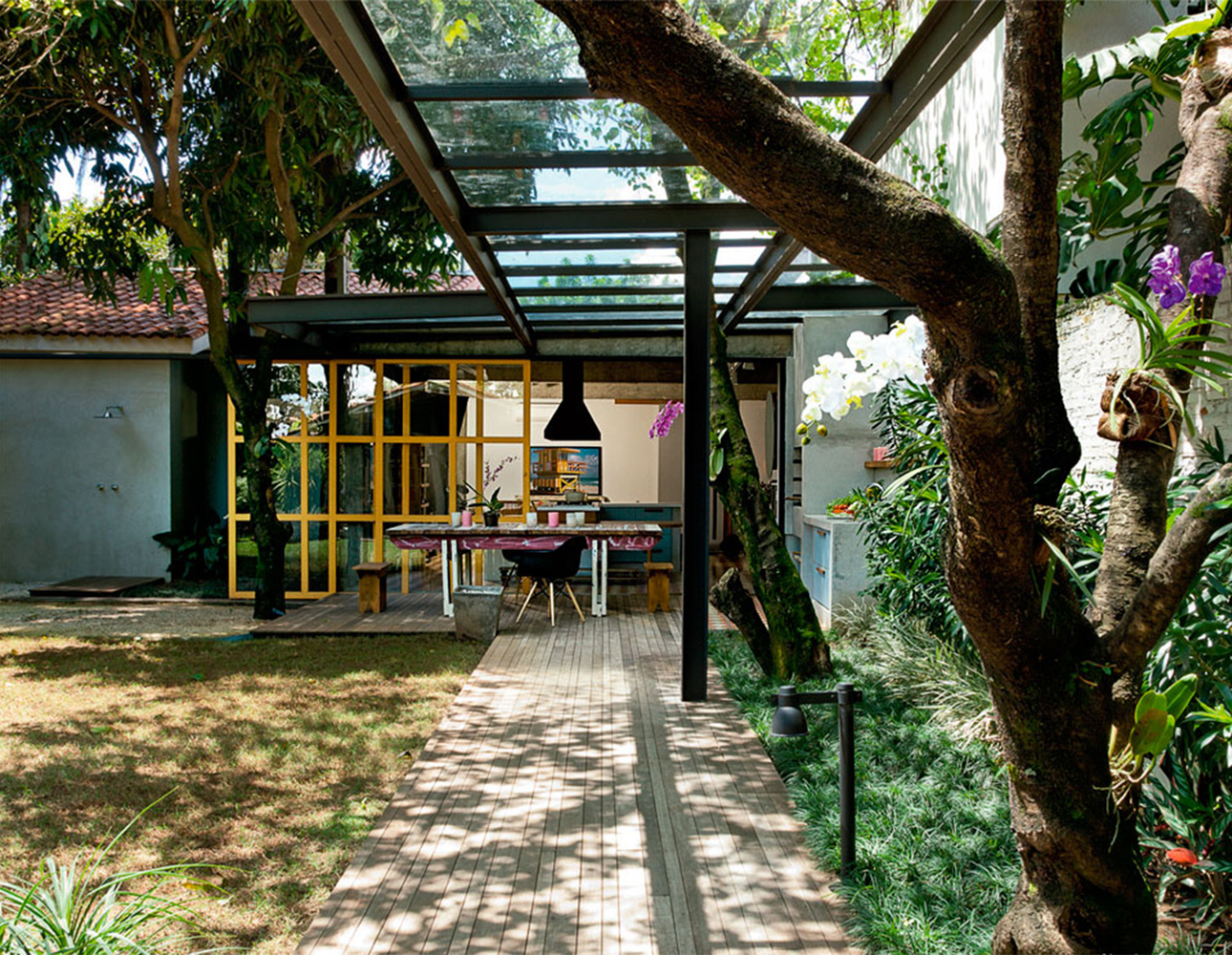 Galeria de Ocupando o quintal: diferentes tipos de coberturas para ...