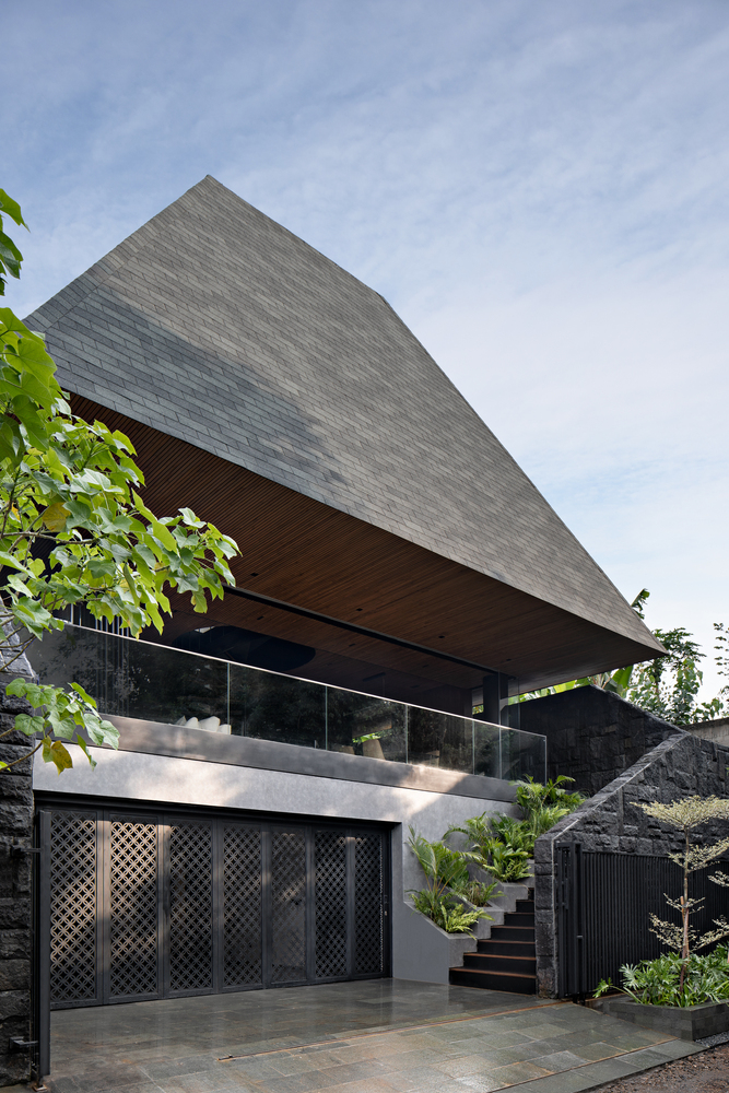 Gallery of The Rice Barn House / K-Thengono Design Studio - 3