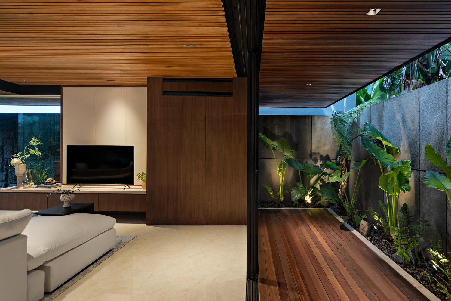 Gallery of The Rice Barn House / K-Thengono Design Studio - 4