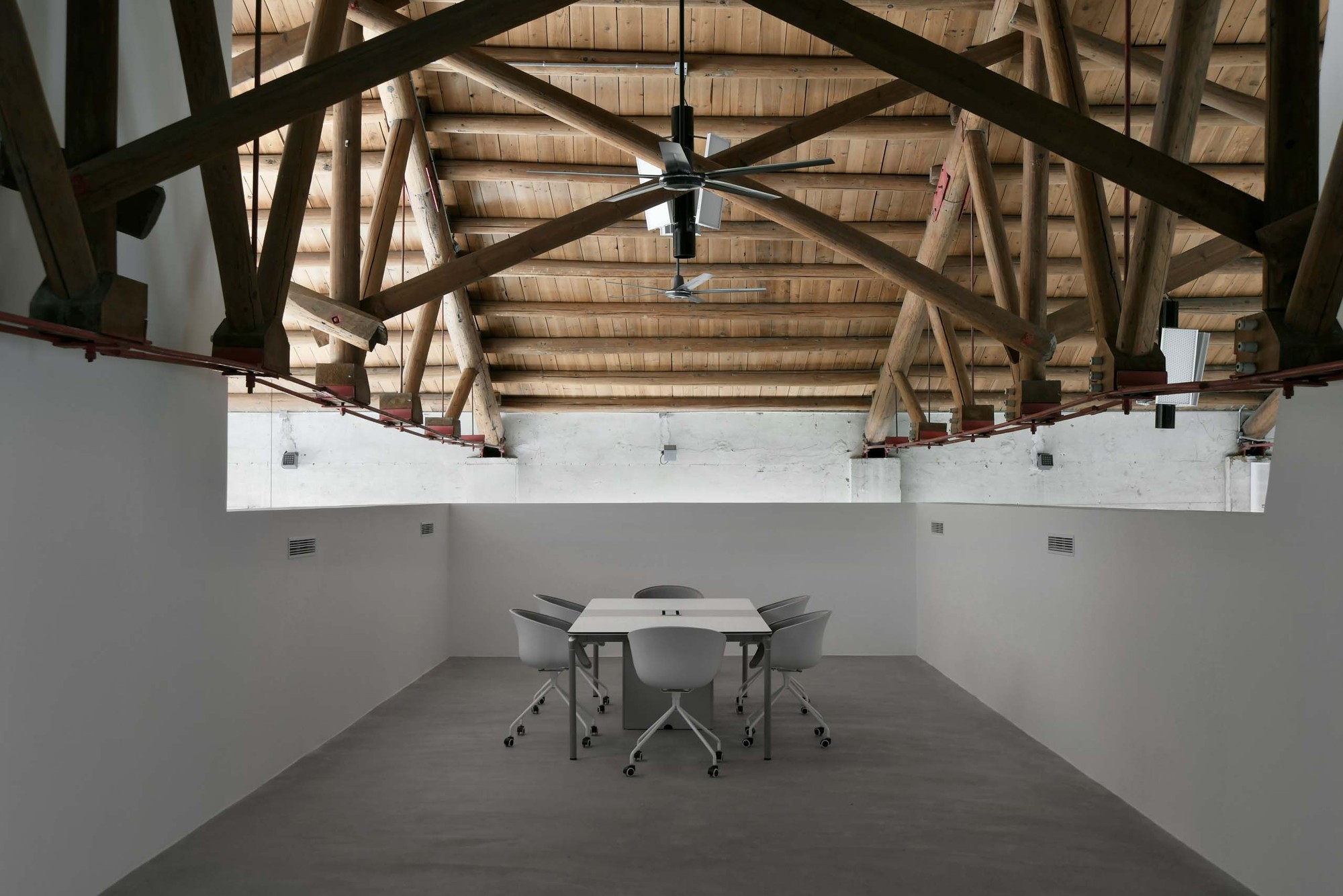 Gallery of Sugar Hall / guò bàn er - 14