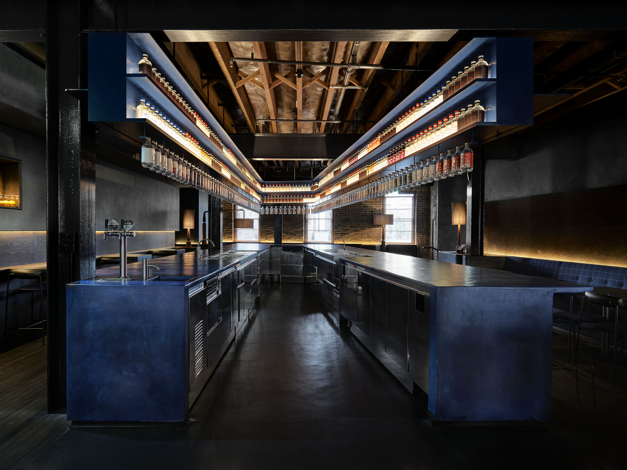 Gallery of Four Pillars Laboratory Gin Shop / YSG.STUDIO - 3