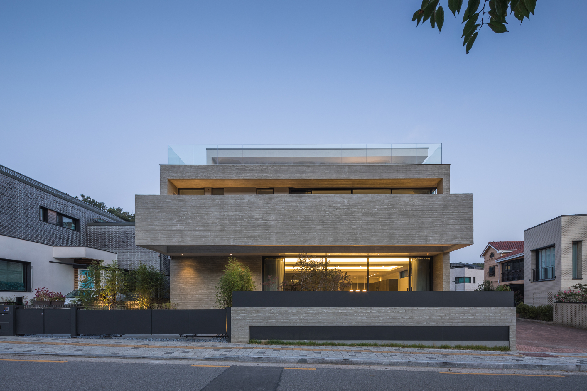 Gallery of Nature House / Concrete Workshop - 15