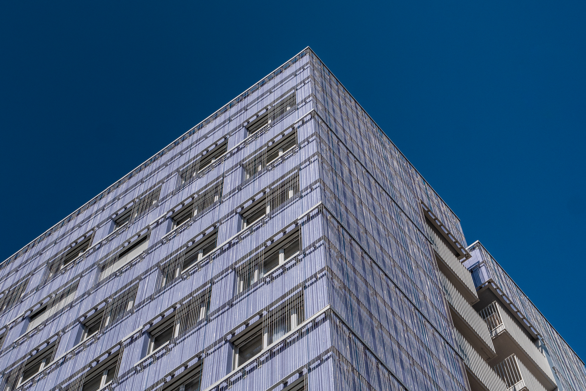 Aluminum Chains for Façade Cladding: Protection and Lightness | ArchDaily