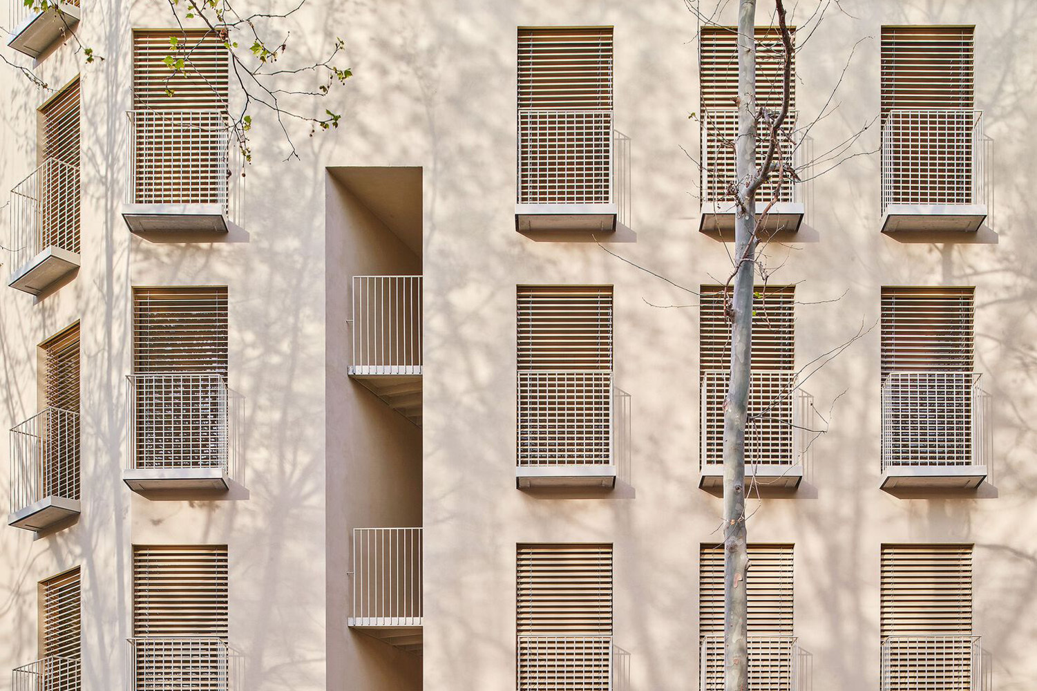 Galería de Balcones en España: Historia y estética en edificios de ...