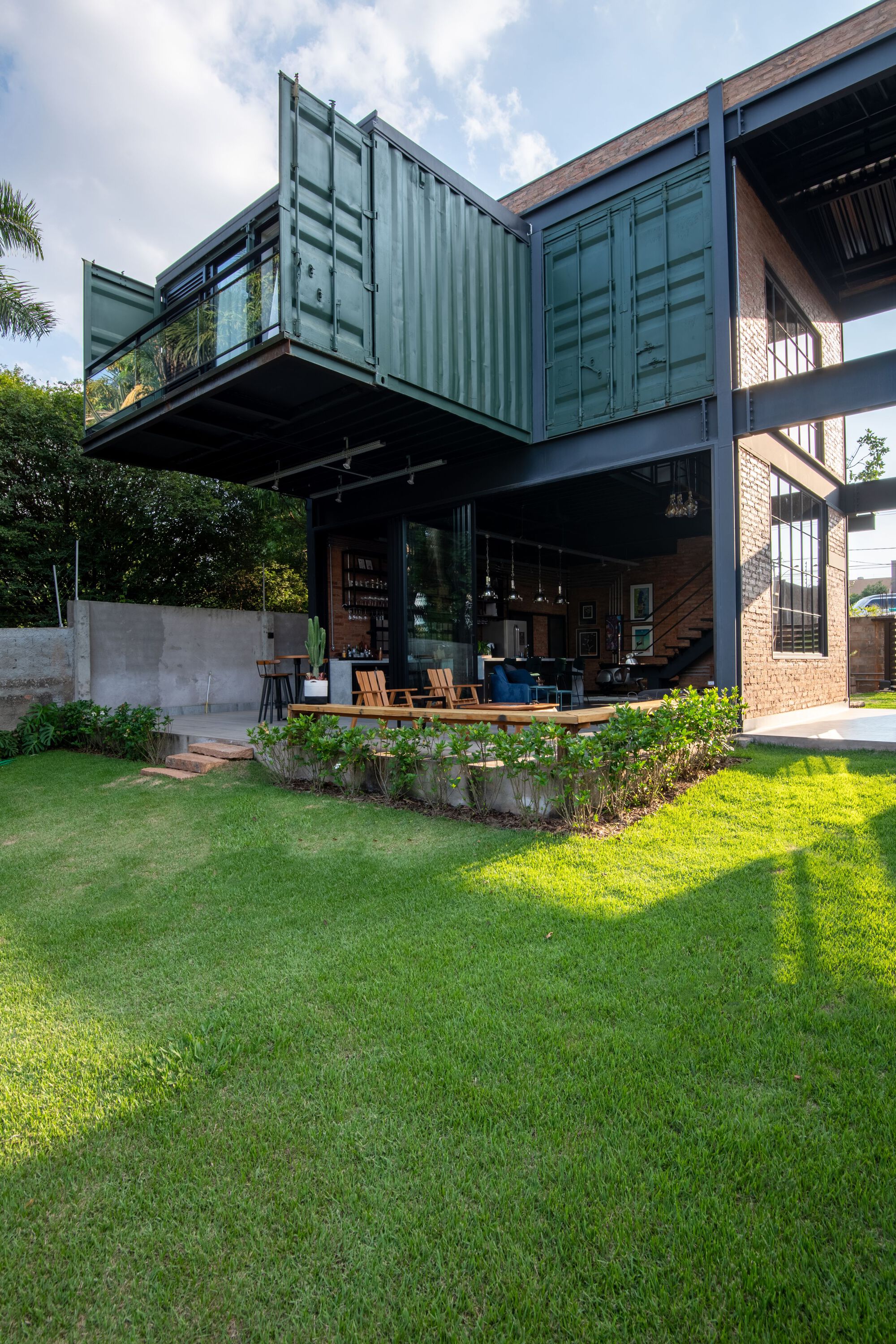 Galeria de Loft Container / Ateliê Birdies - 11