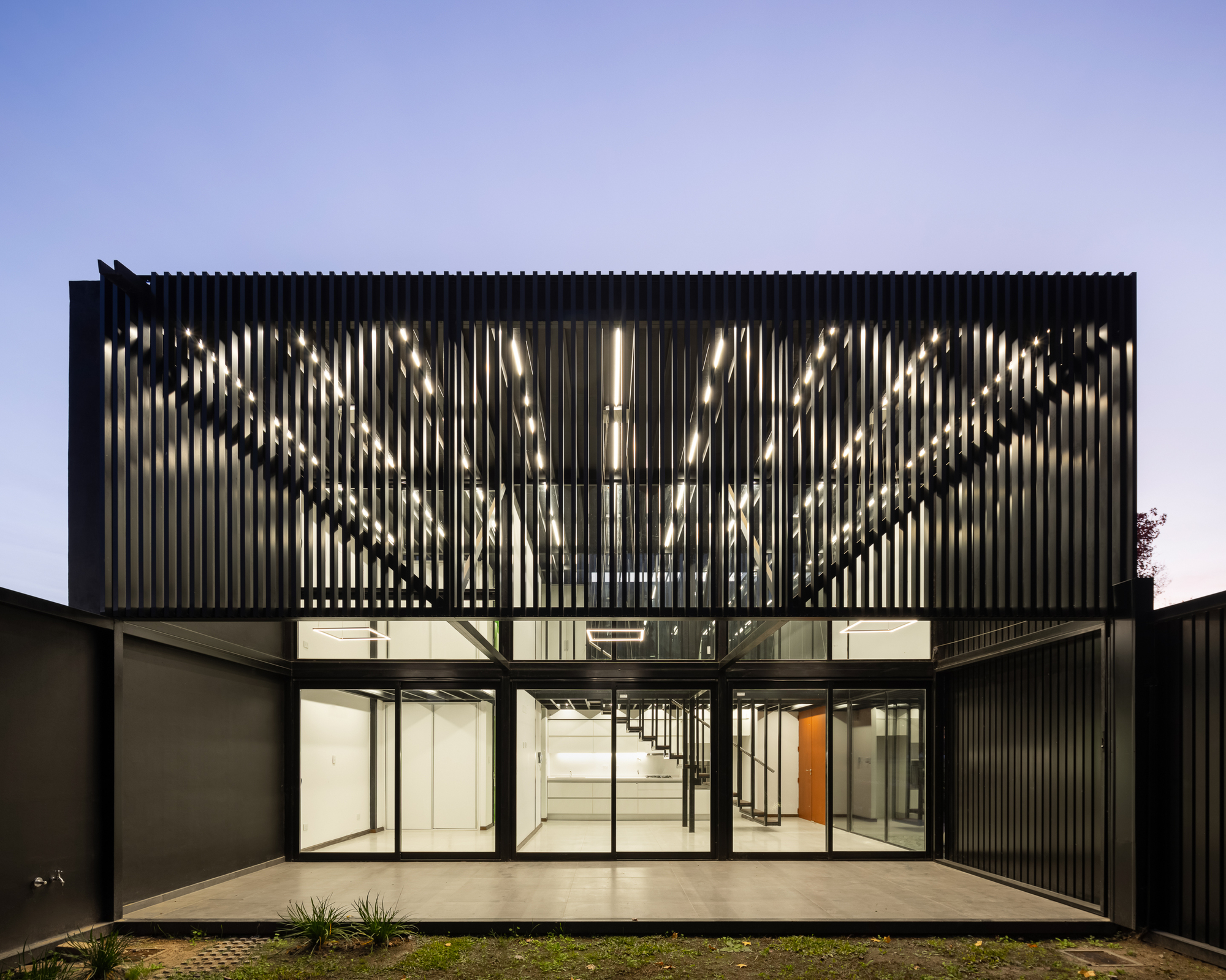 Gallery of Two Metallic Houses / Mauricio Morra - 35