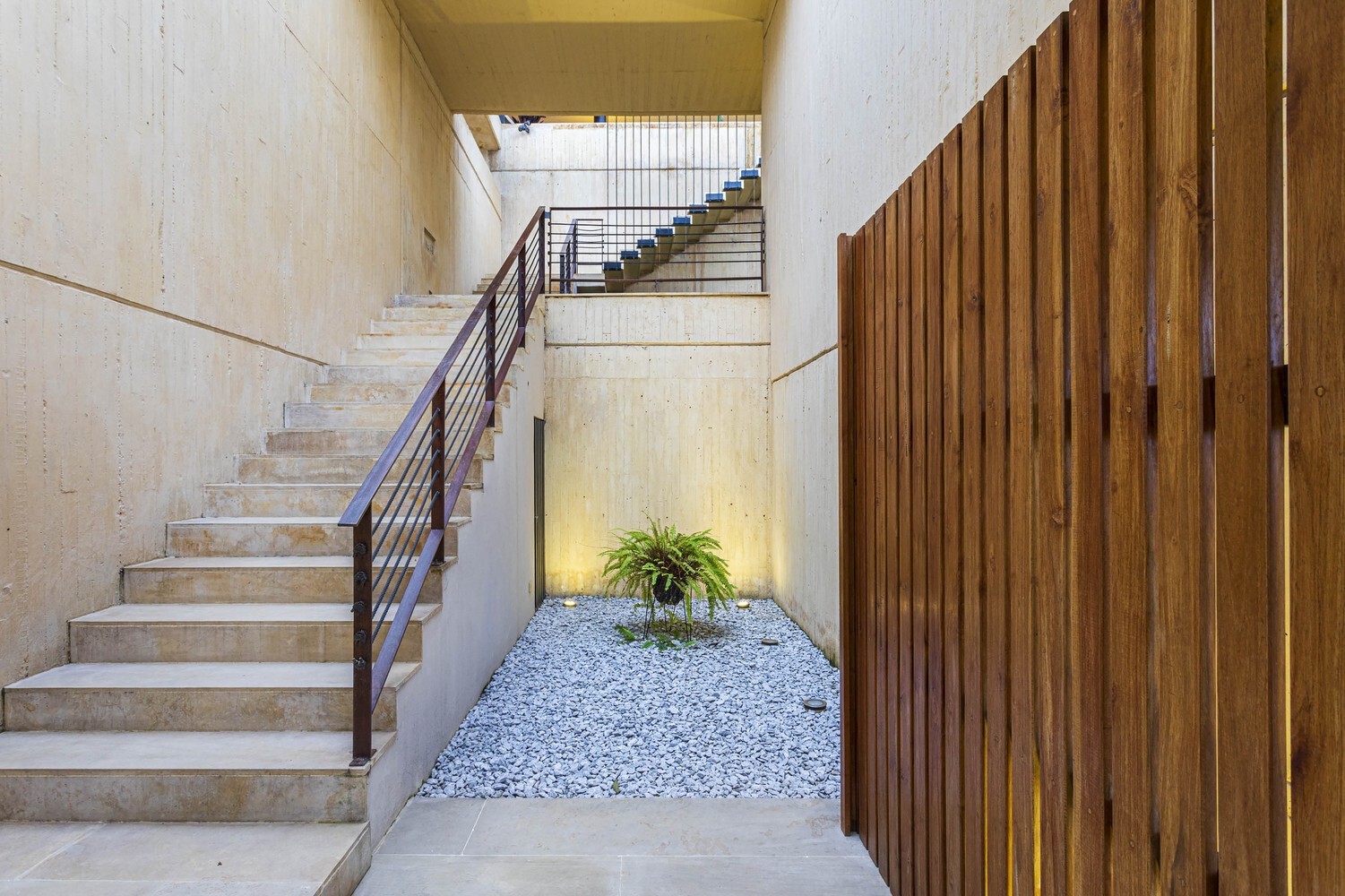 Galería de Patios interiores en casas de Colombia: 15 ejemplos en ...