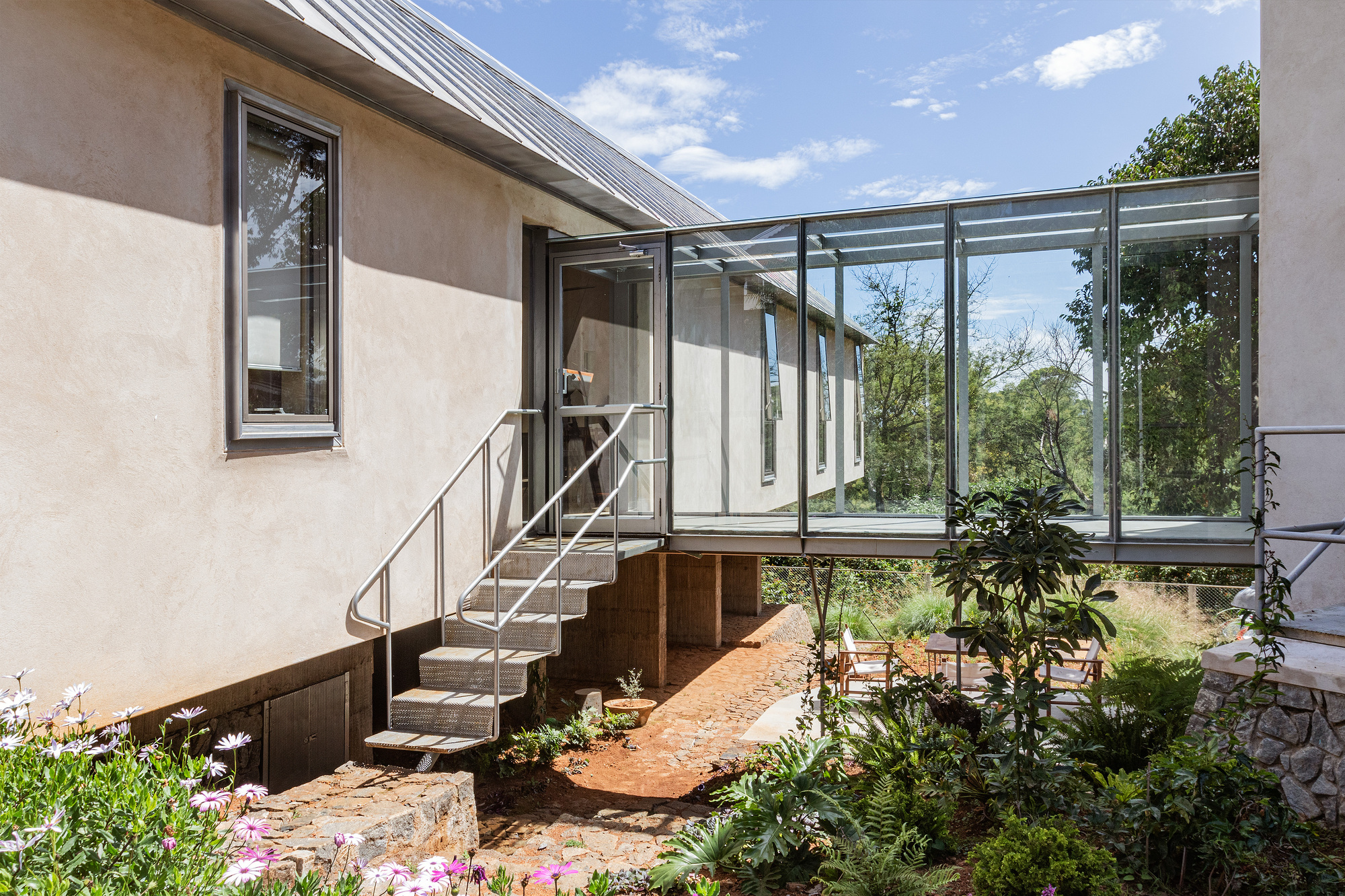 Galeria de Casa Wildgrass / Mathew and Ghosh Architects - 10