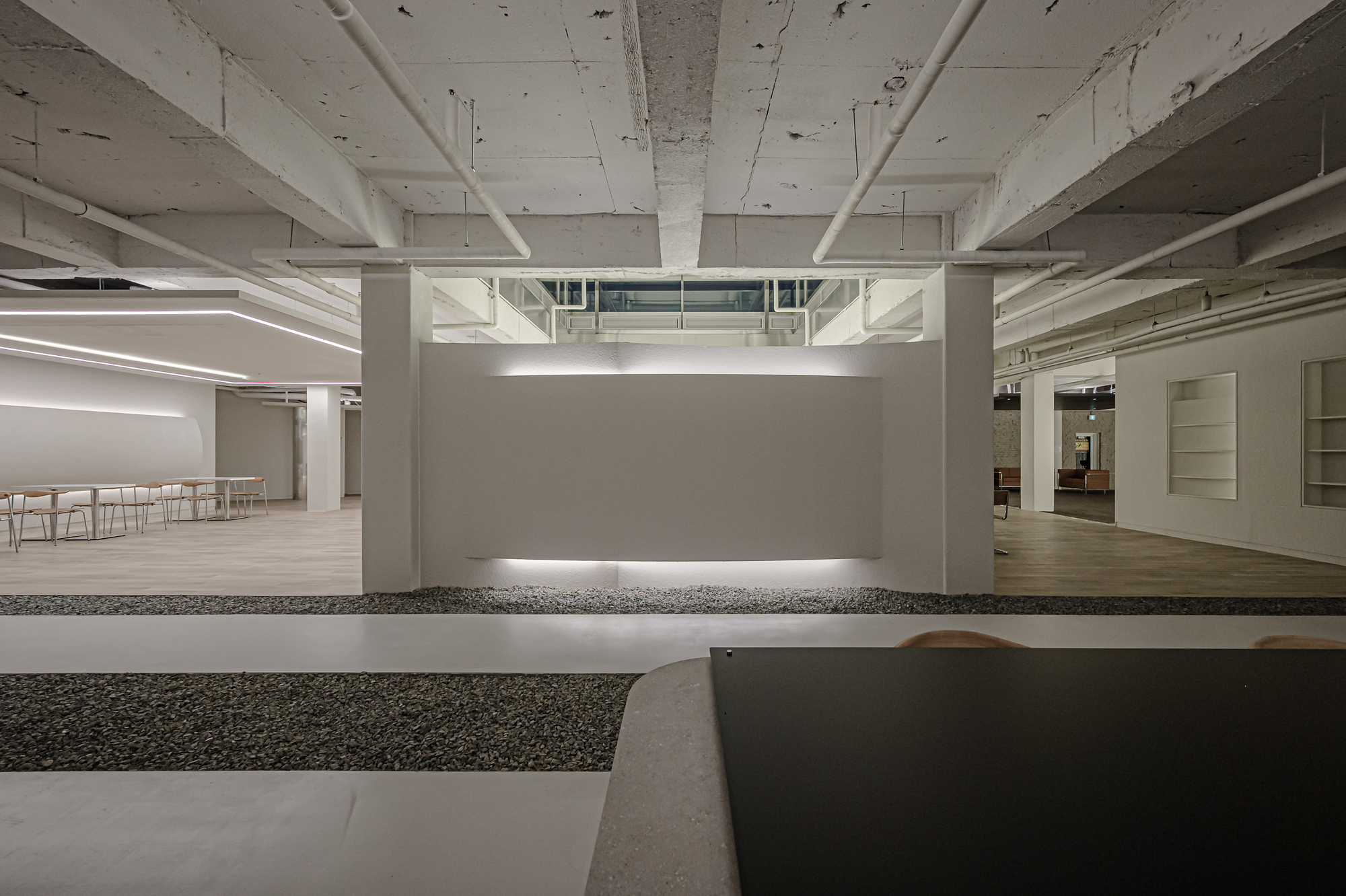 Gallery of CTXT Café and Restaurant / WUUT - 26