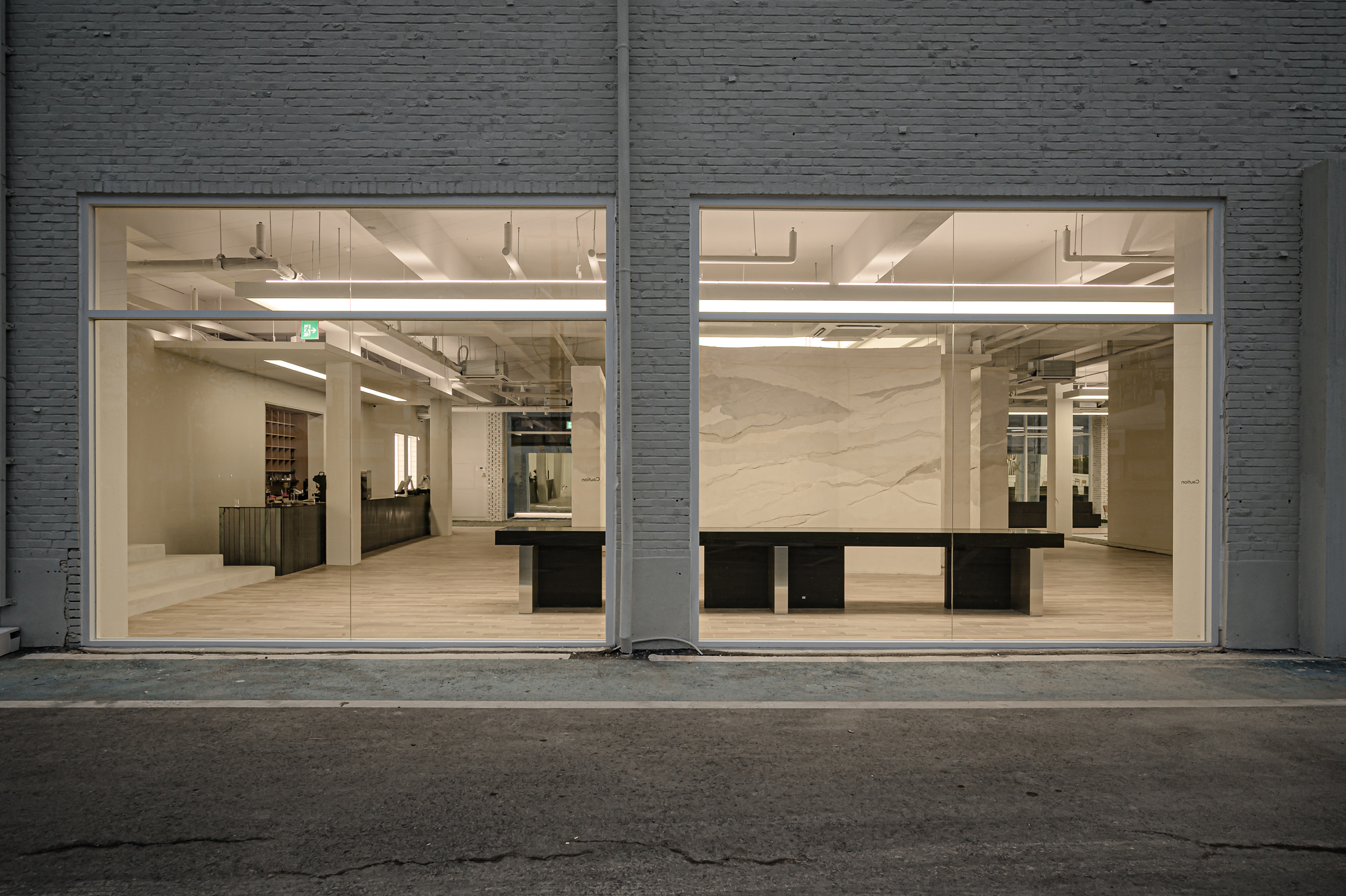 Gallery of CTXT Café and Restaurant / WUUT - 34