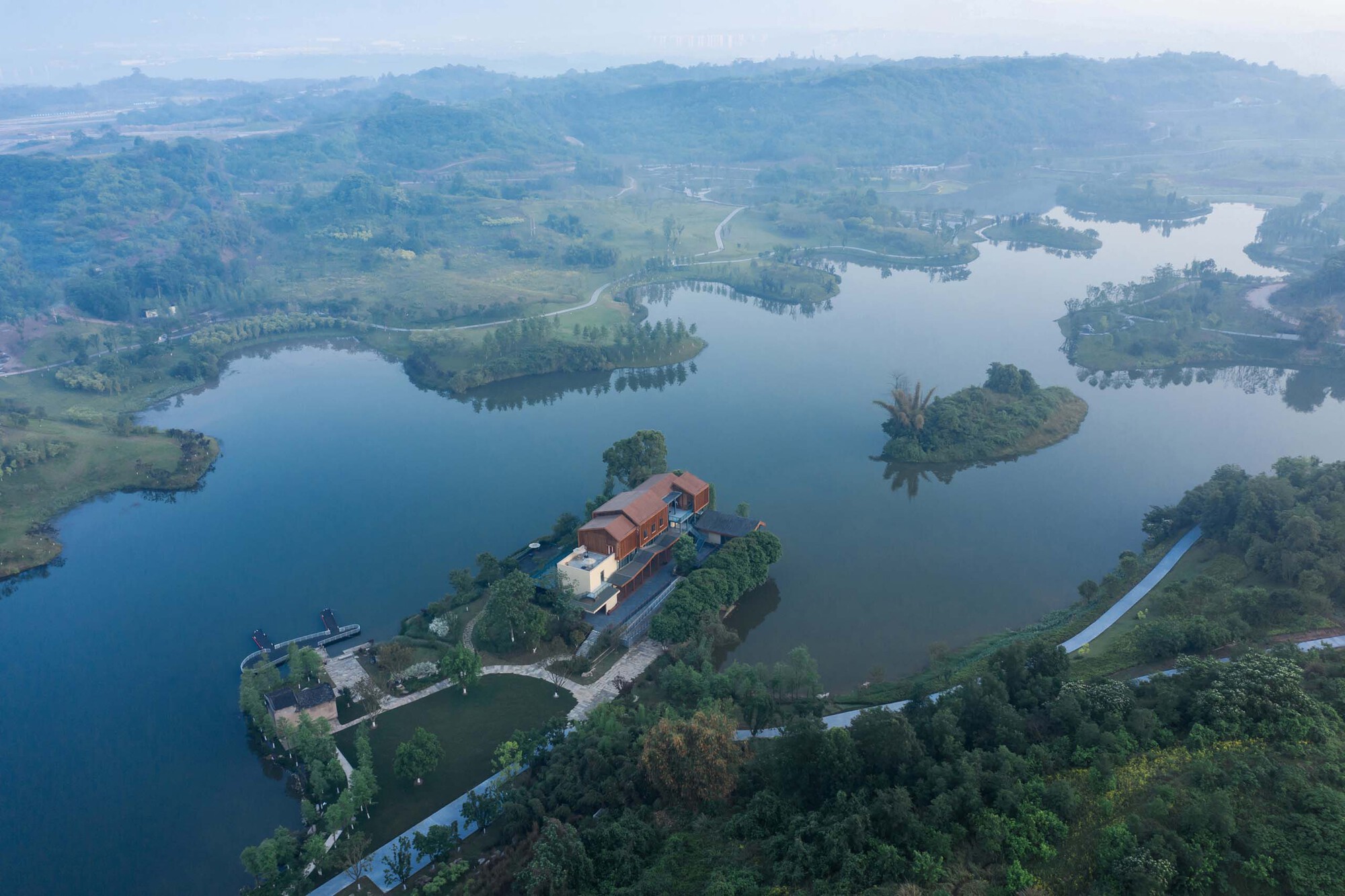 Galeria de Reconstrução da Escola Primária Mingyue Lake Shajin / Yueji ...