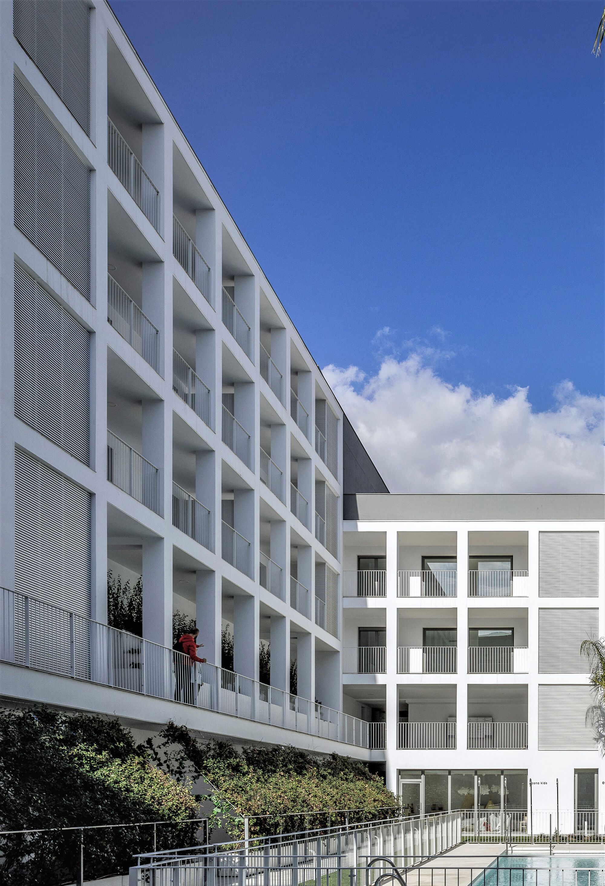 Gallery of 65 Homes in San Pedro de Alcantara / Luis Machuca ...