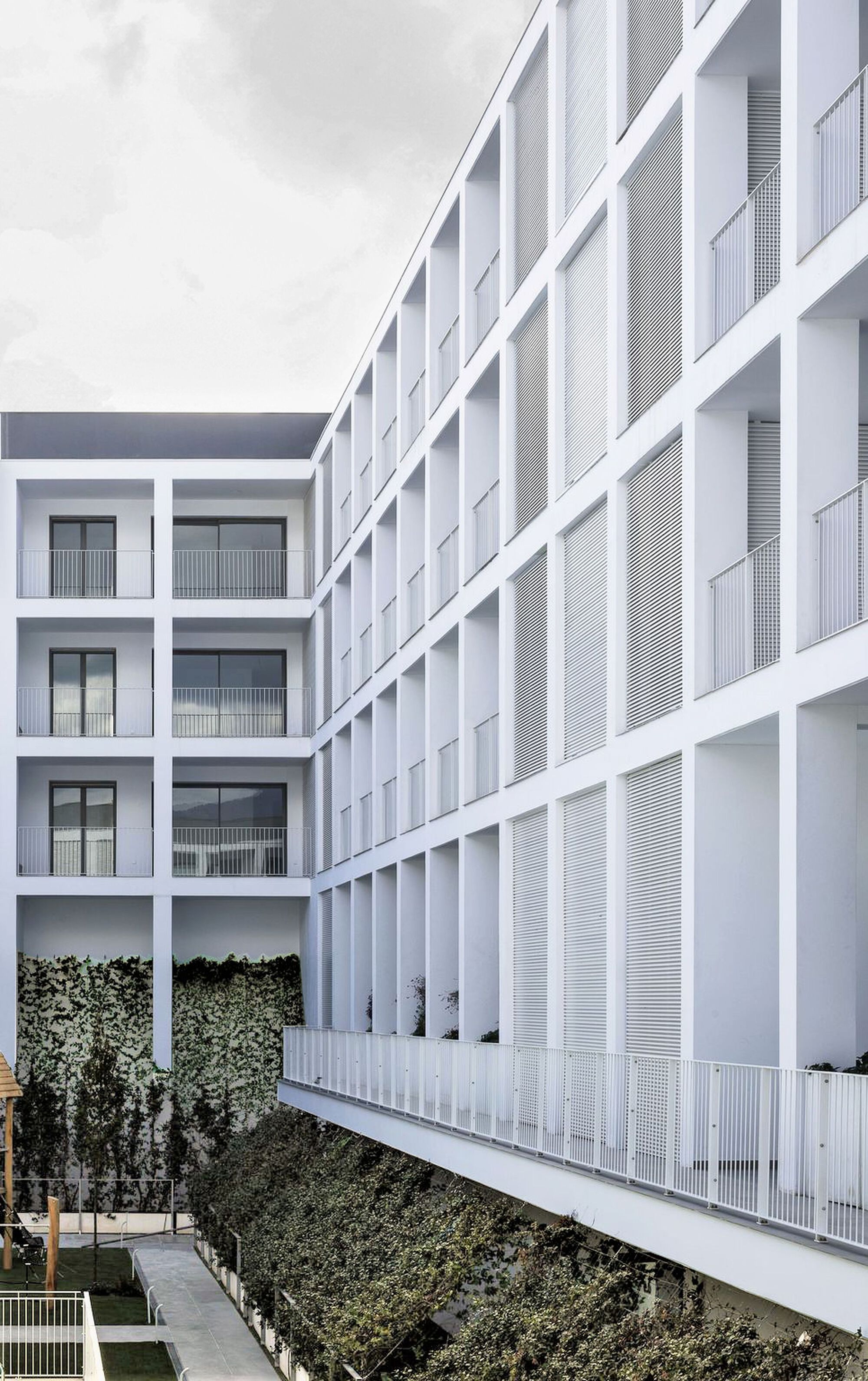 Gallery of 65 Homes in San Pedro de Alcantara / Luis Machuca ...