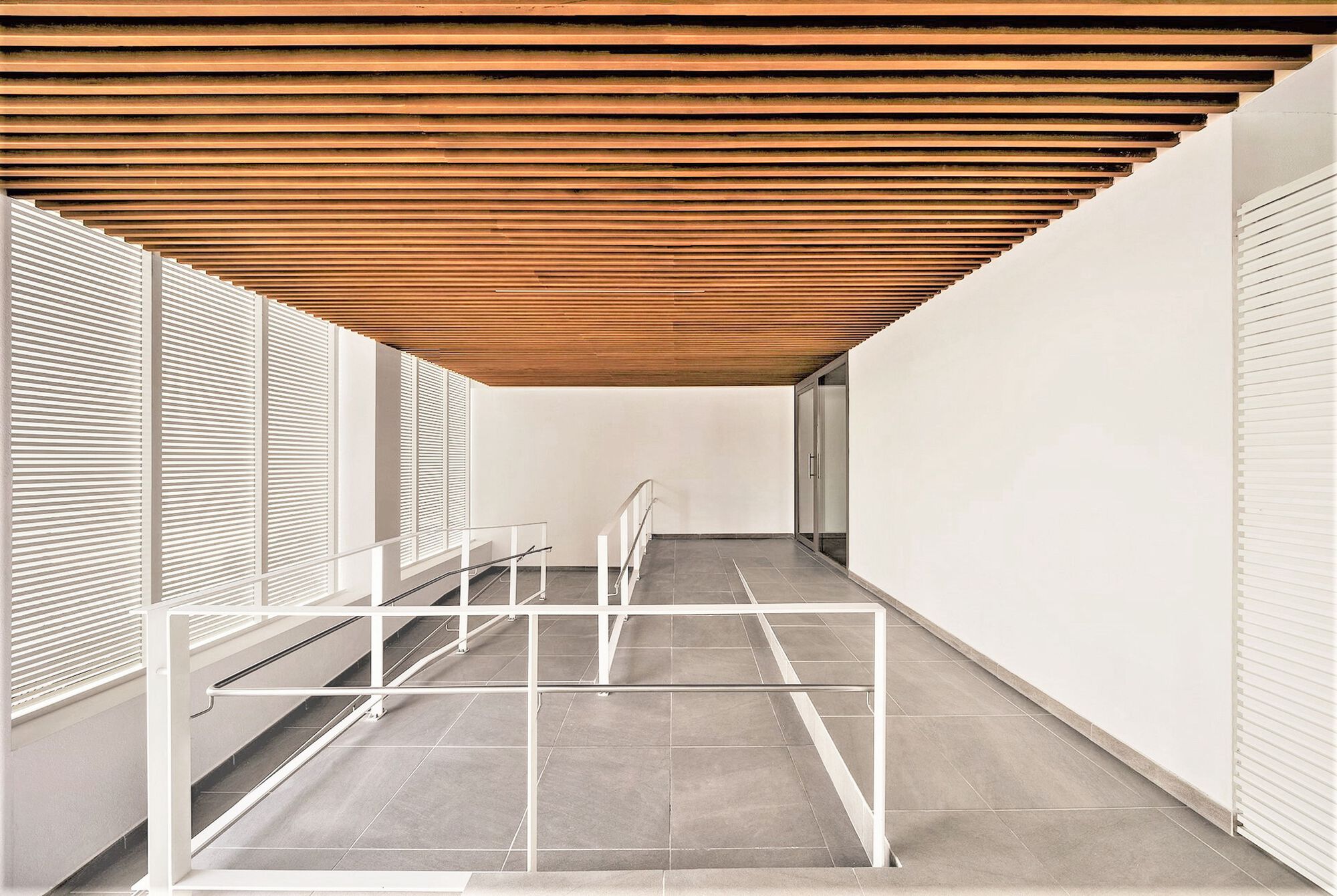 Gallery of 65 Homes in San Pedro de Alcantara / Luis Machuca ...