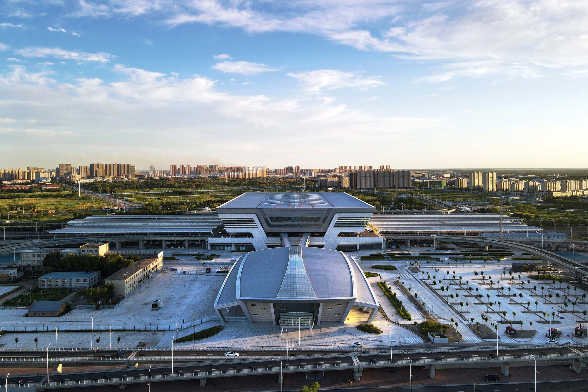 Gallery of Daqing West Integrated Highway Passenger Station / Had ...
