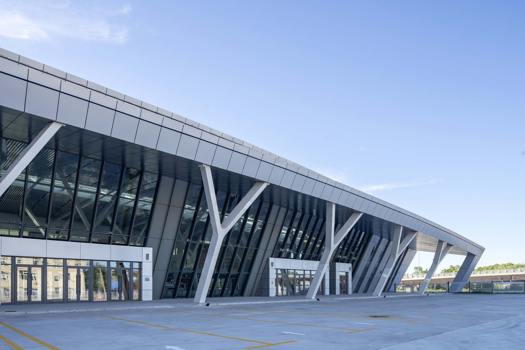 Gallery of Daqing West Integrated Highway Passenger Station / Had ...