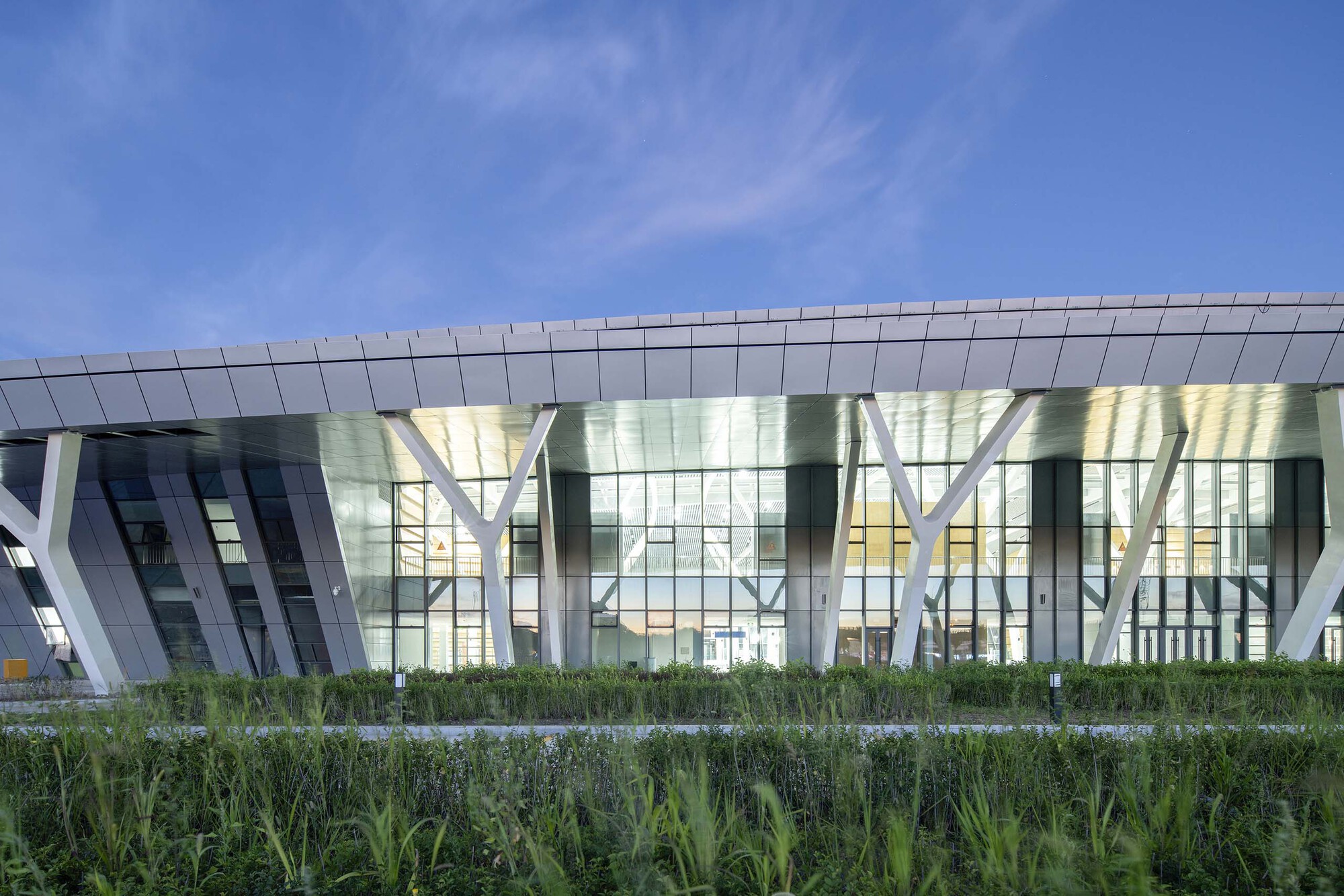 Gallery of Daqing West Integrated Highway Passenger Station / Had ...