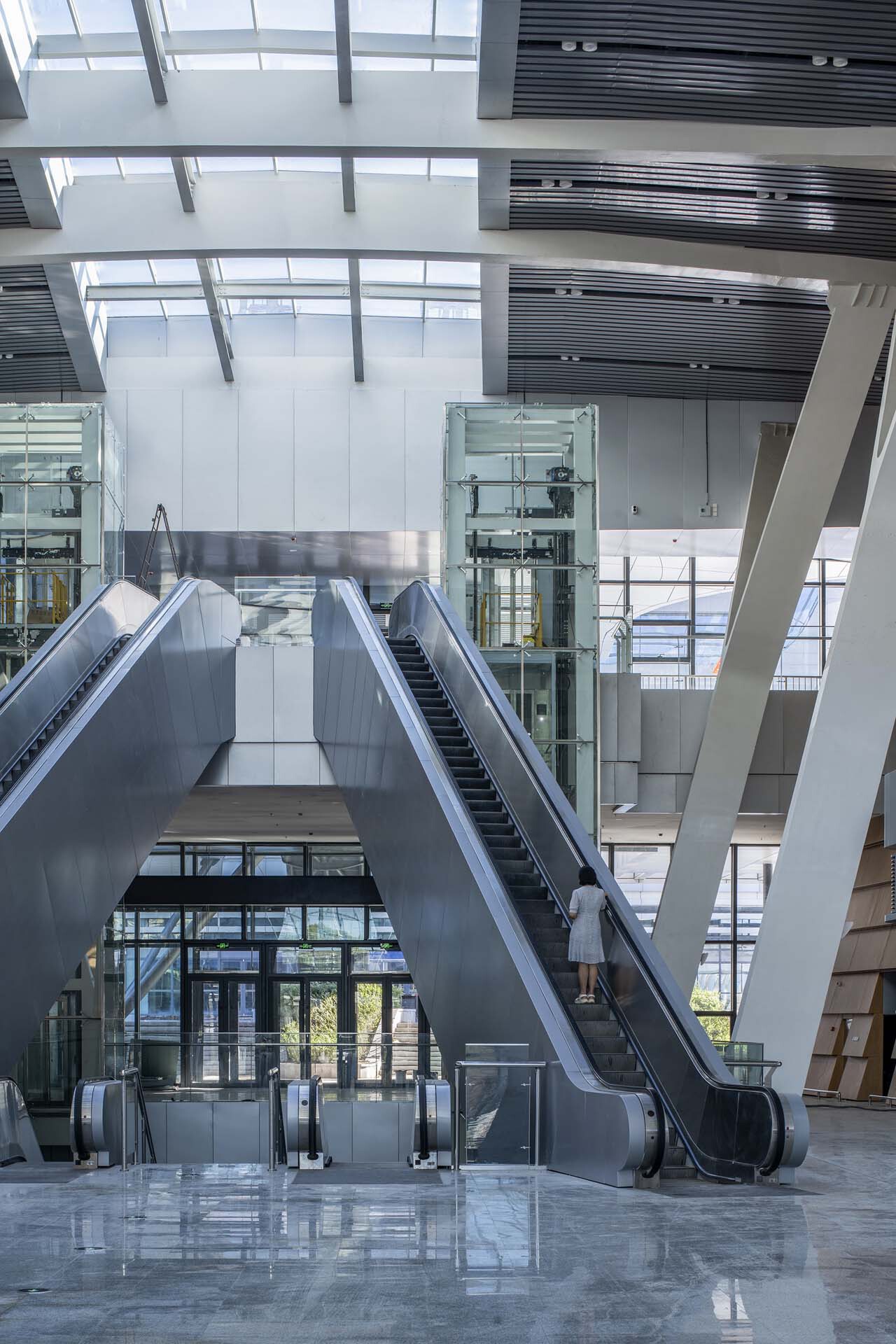 Gallery of Daqing West Integrated Highway Passenger Station / Had ...