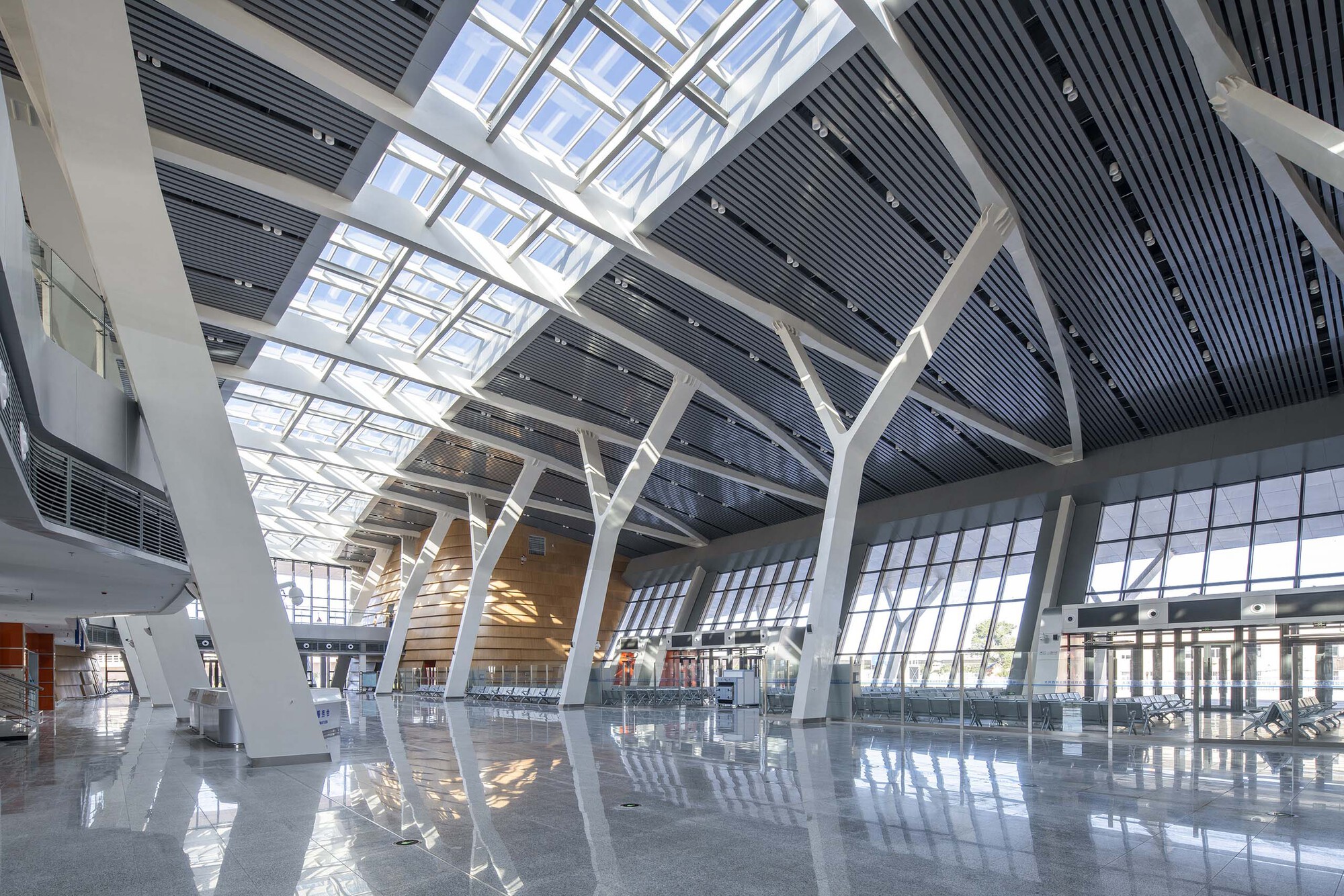 Gallery of Daqing West Integrated Highway Passenger Station / Had ...