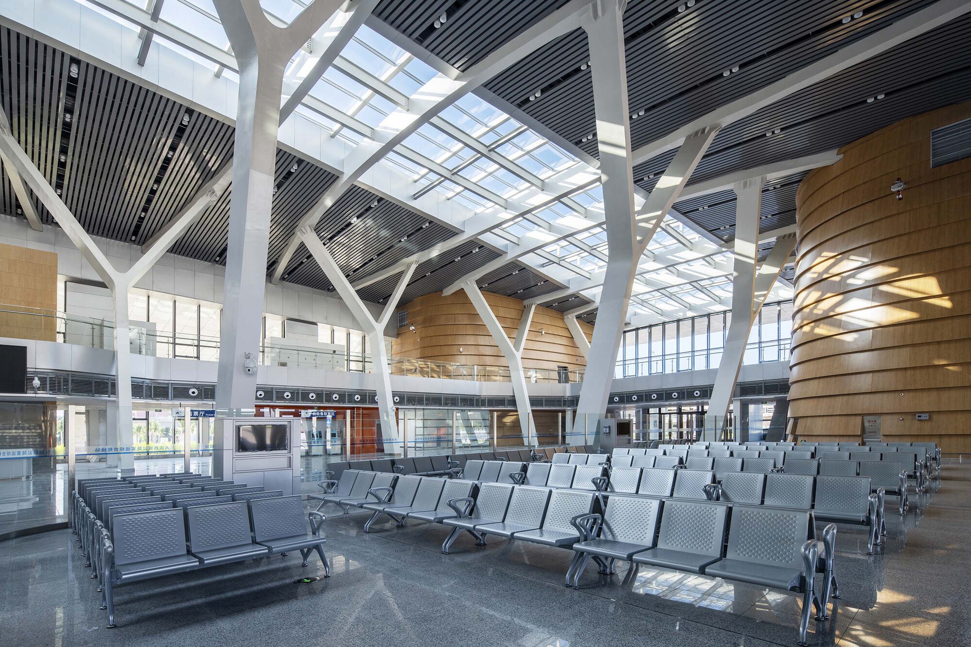 Gallery of Daqing West Integrated Highway Passenger Station / Had ...