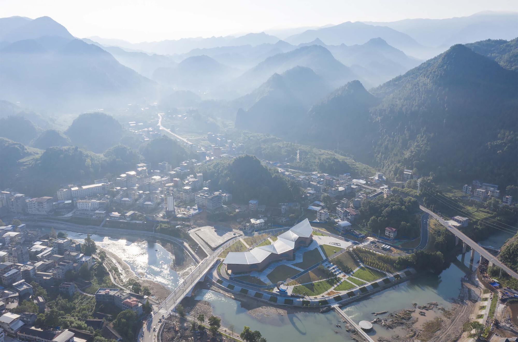 Gallery of Chinese Tujia Pan-Museum Complex / Professor Li Baofeng's ...