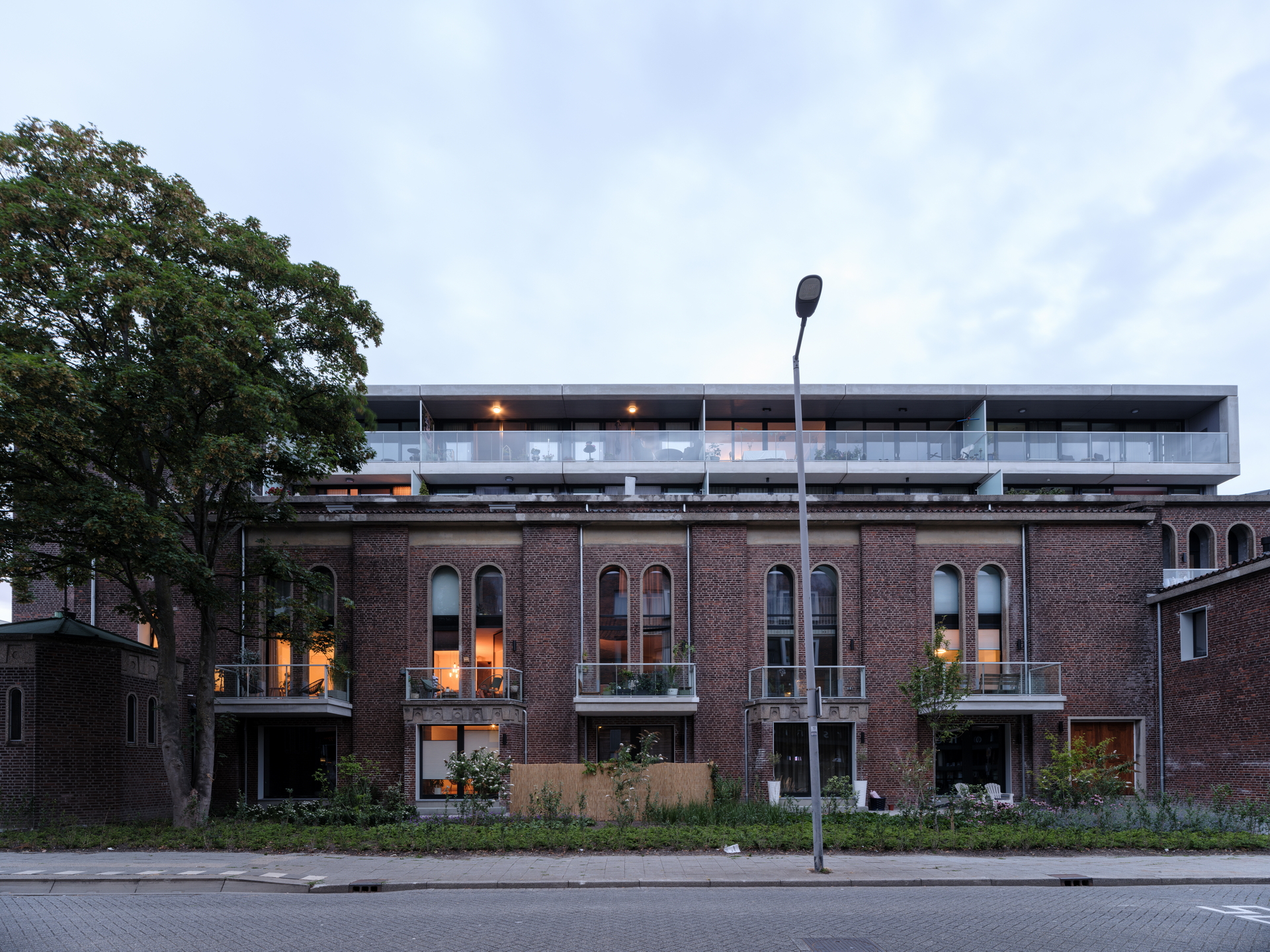 Gallery of Church to Apartments Transformation / HOYT Architecten - 11