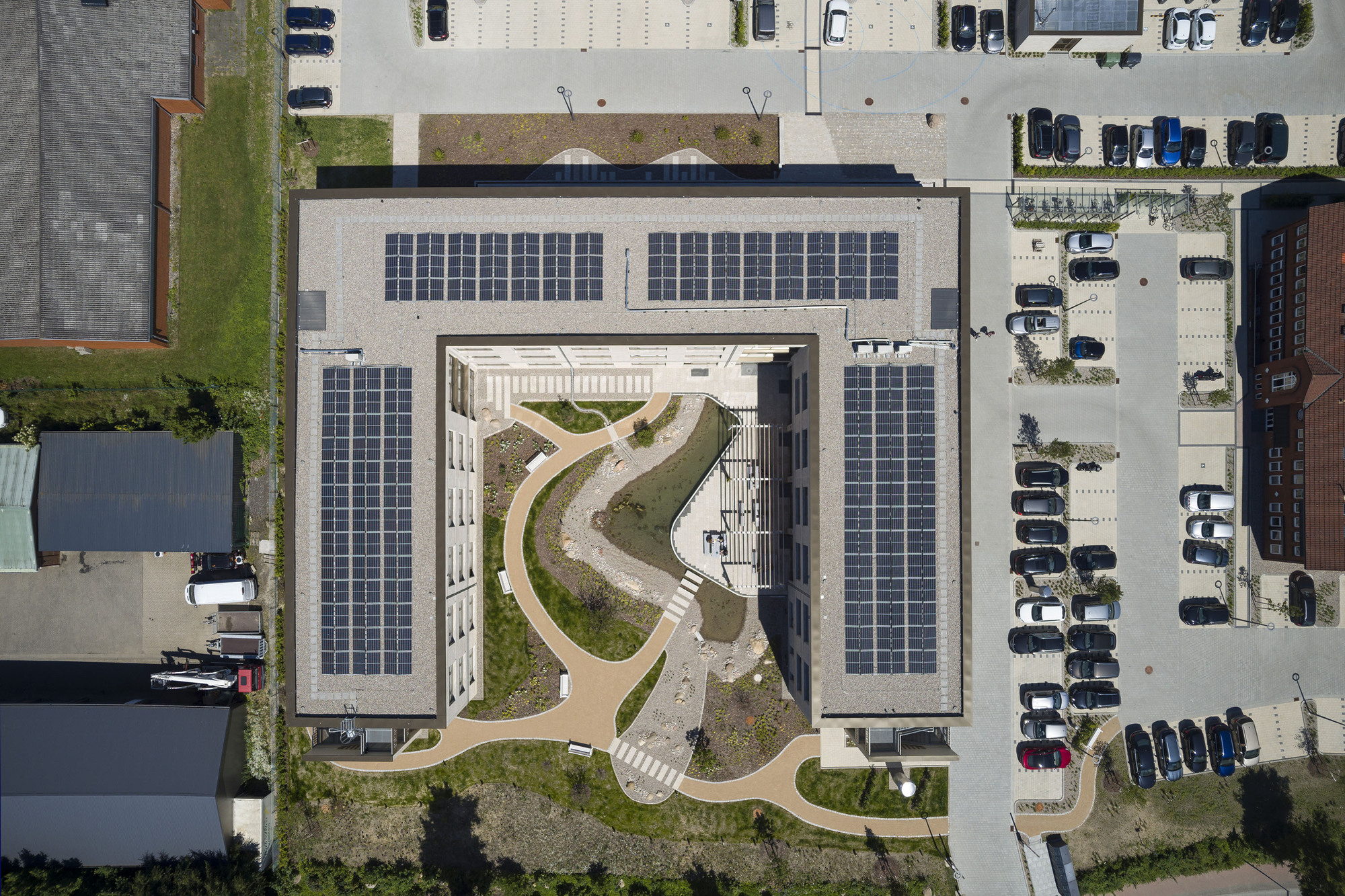 Gallery of Office Building District Administration / Tchoban Voss ...