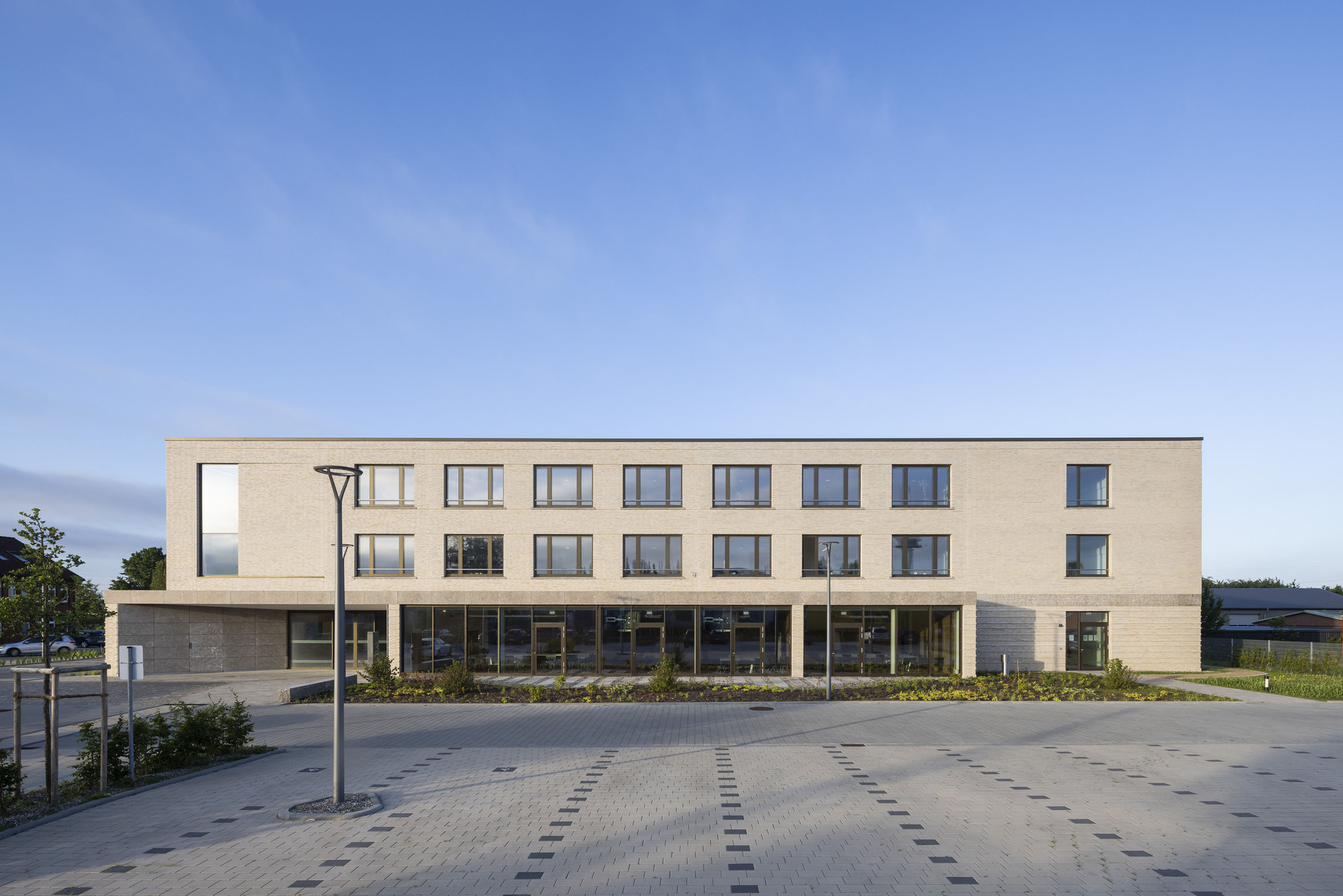 Gallery of Office Building District Administration / Tchoban Voss ...