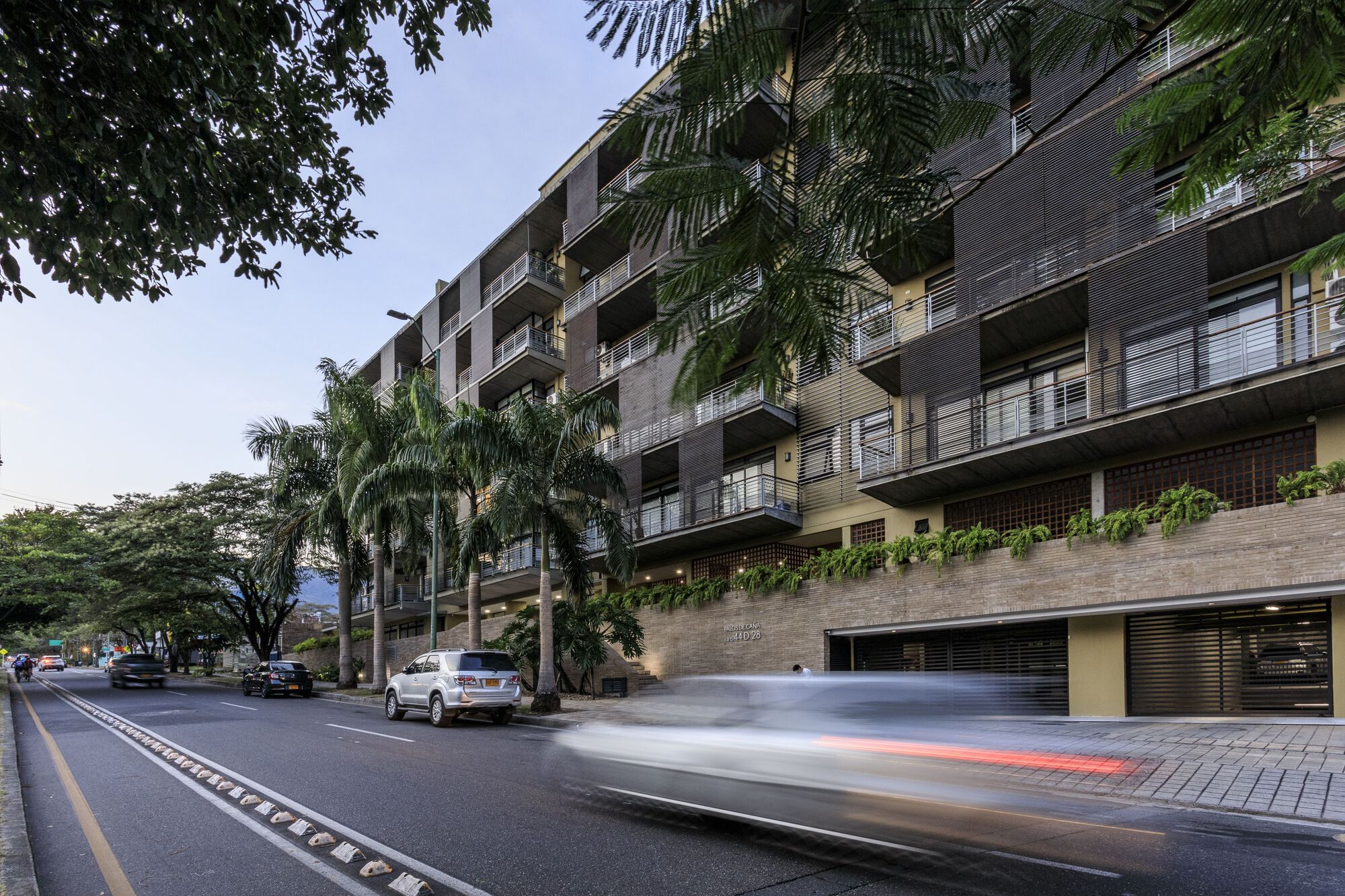 Galería de Edificio palos de caña / MRV Arquitectos - 2